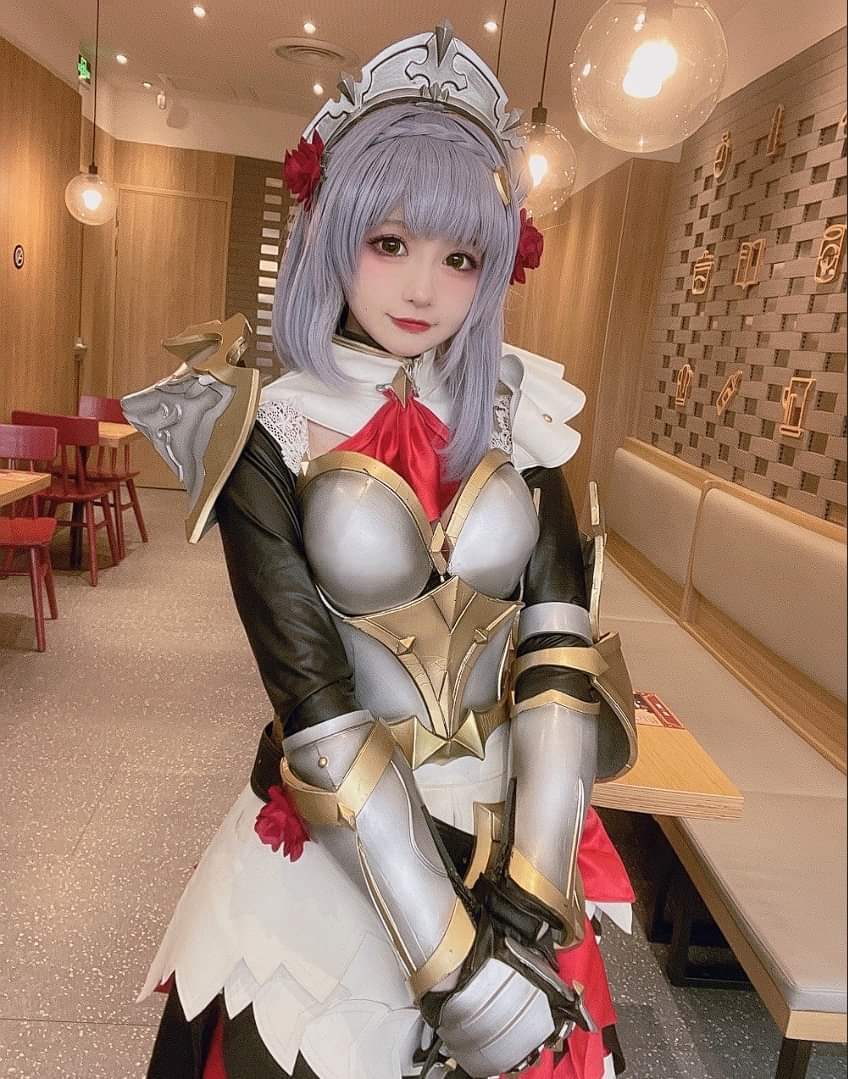 Noelle ver KFC Cosplay Genshin Impact | HoYoLAB