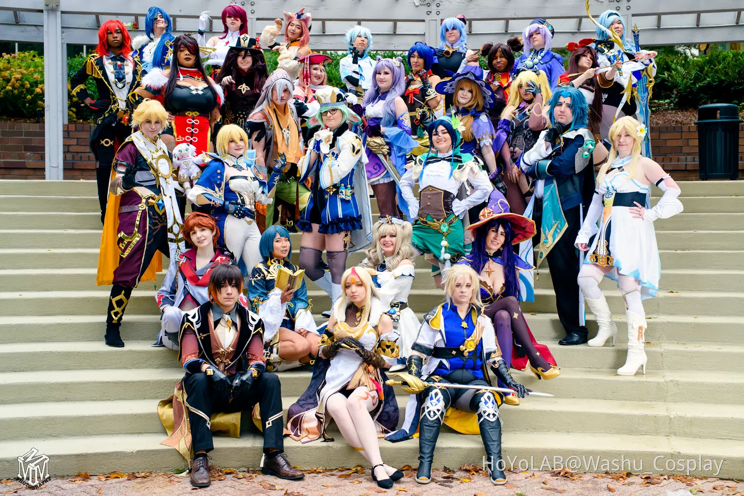 8 cosplayers
