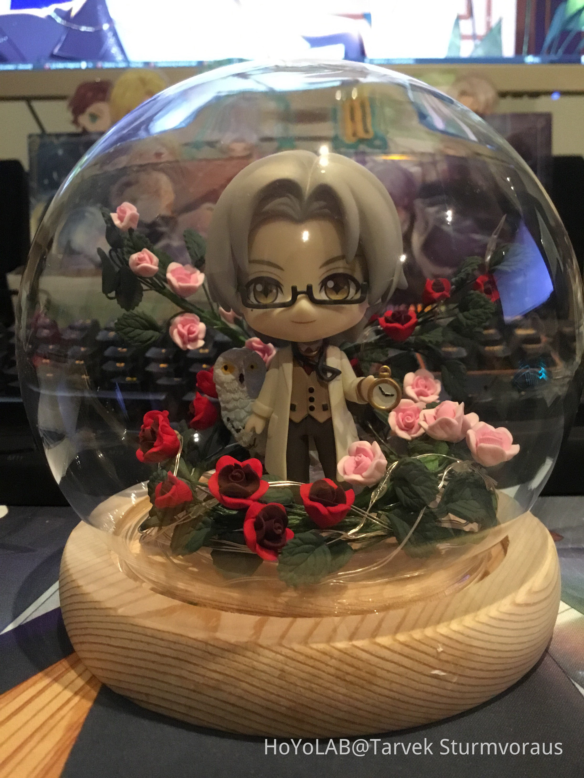 Vyn In His Rose Garden (plus guide to Mihoyo Store shopping) Merch ...