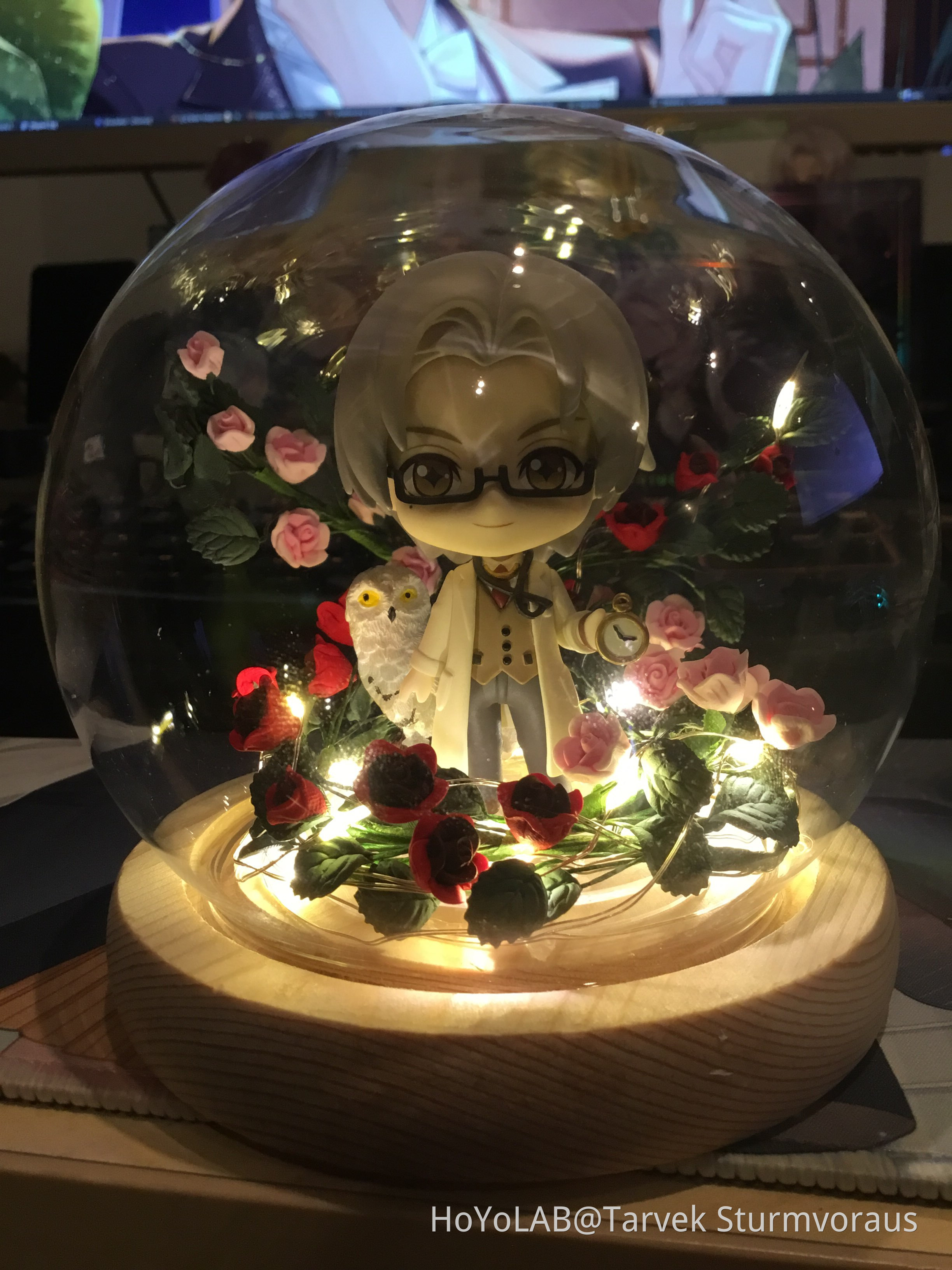 Vyn In His Rose Garden (plus guide to Mihoyo Store shopping) Merch ...