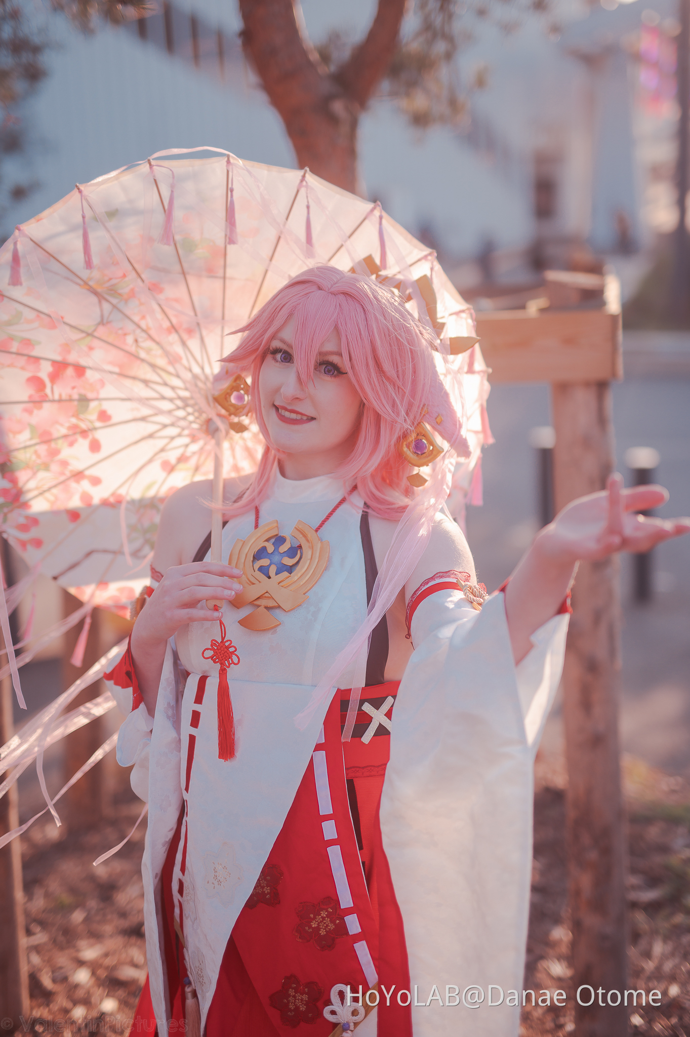Yae Miko in the sunlight ~ New photo of my handmade cosplay! Genshin ...