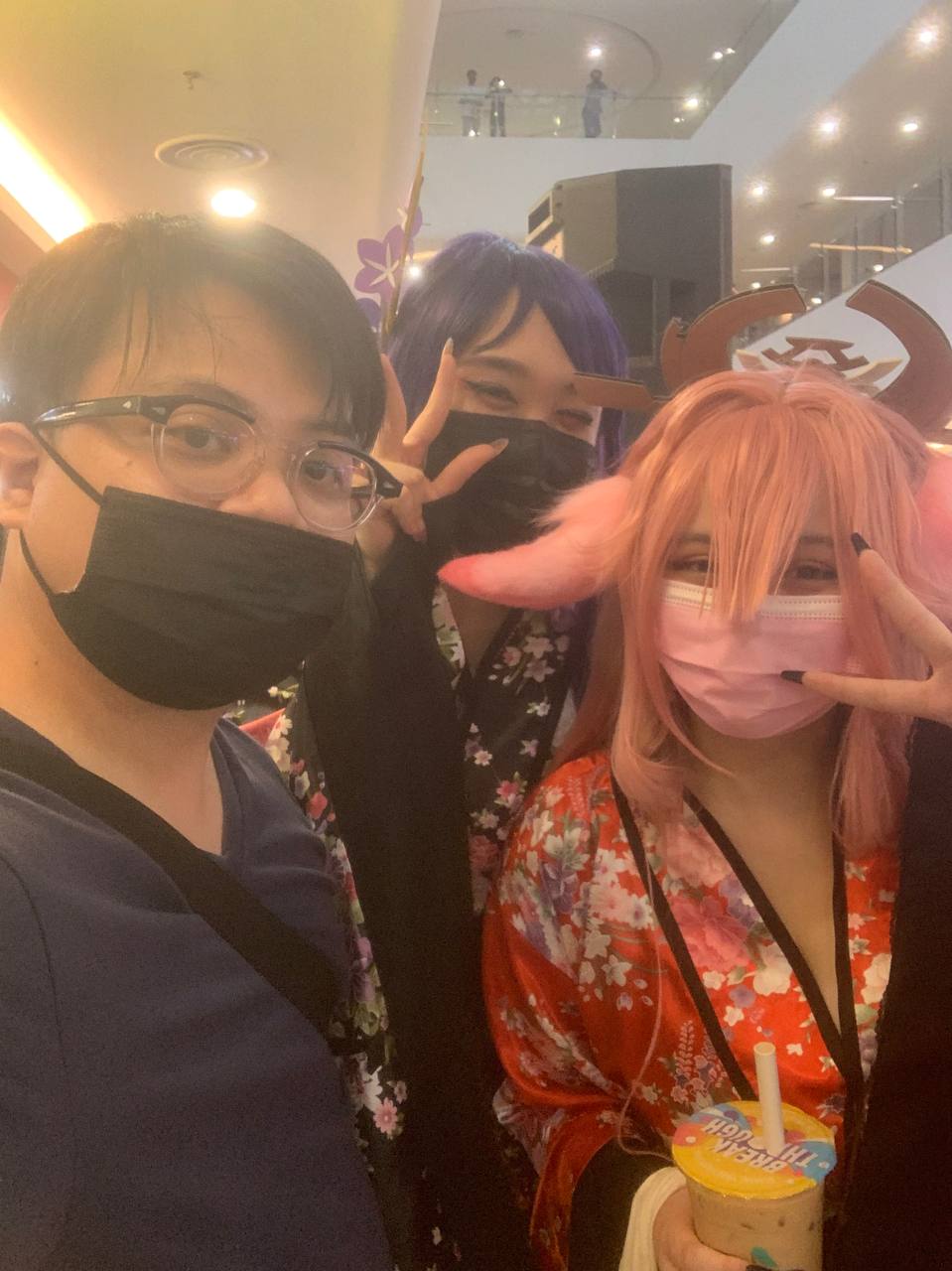 taking pictures with Genshin Cosplayers @ ITCC, Sabah. Genshin Impact ...