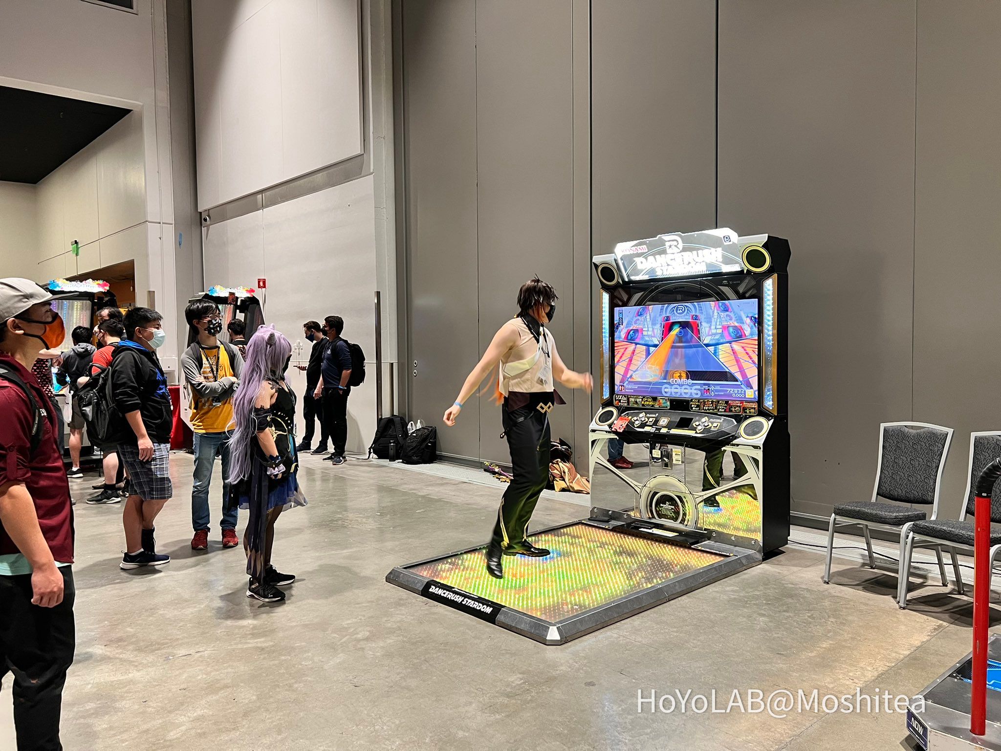 Good memories of Genshin cosplayers doing non-cosplay things Genshin ...