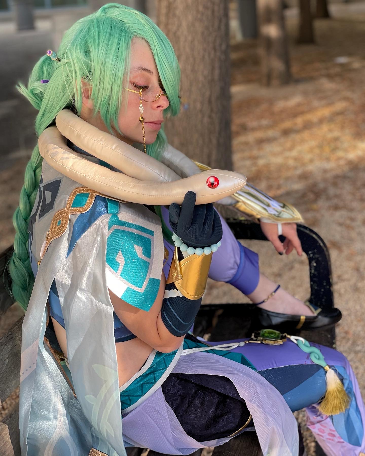 Baizhu Cosplay 🌱 Genshin Impact | HoYoLAB