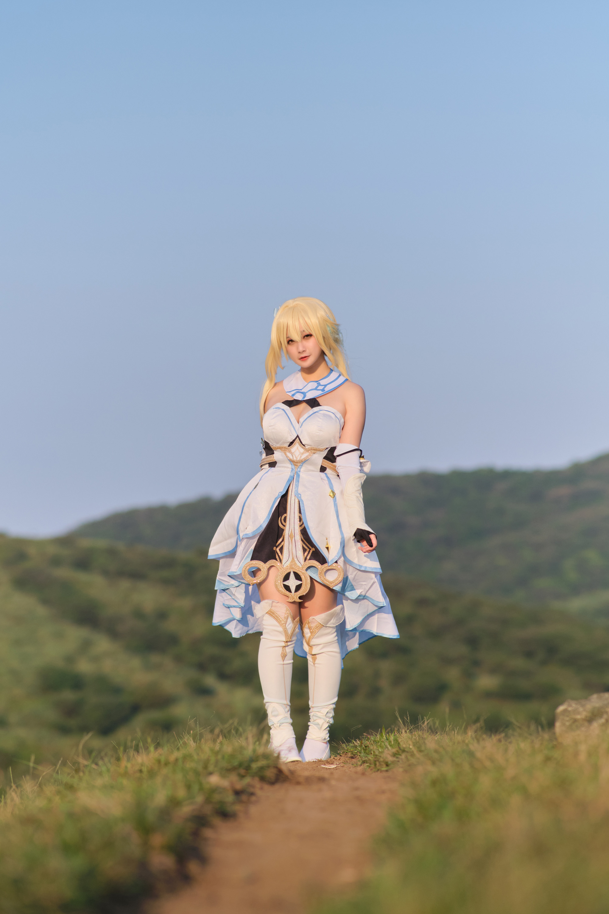 旅行者 cosplay (Lumine Traveler Genshin Impact | HoYoLAB
