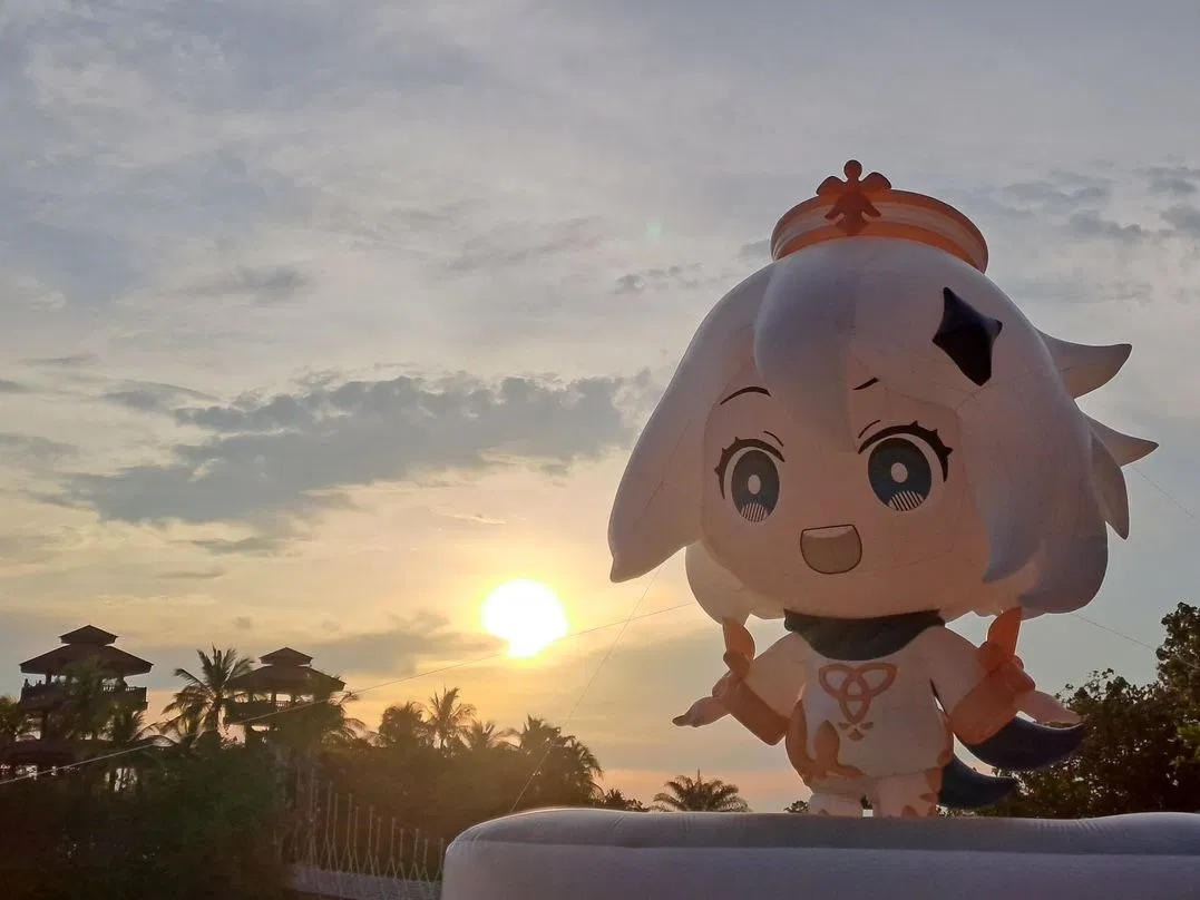 Giant Paimon at the beach! Genshin Impact | HoYoLAB