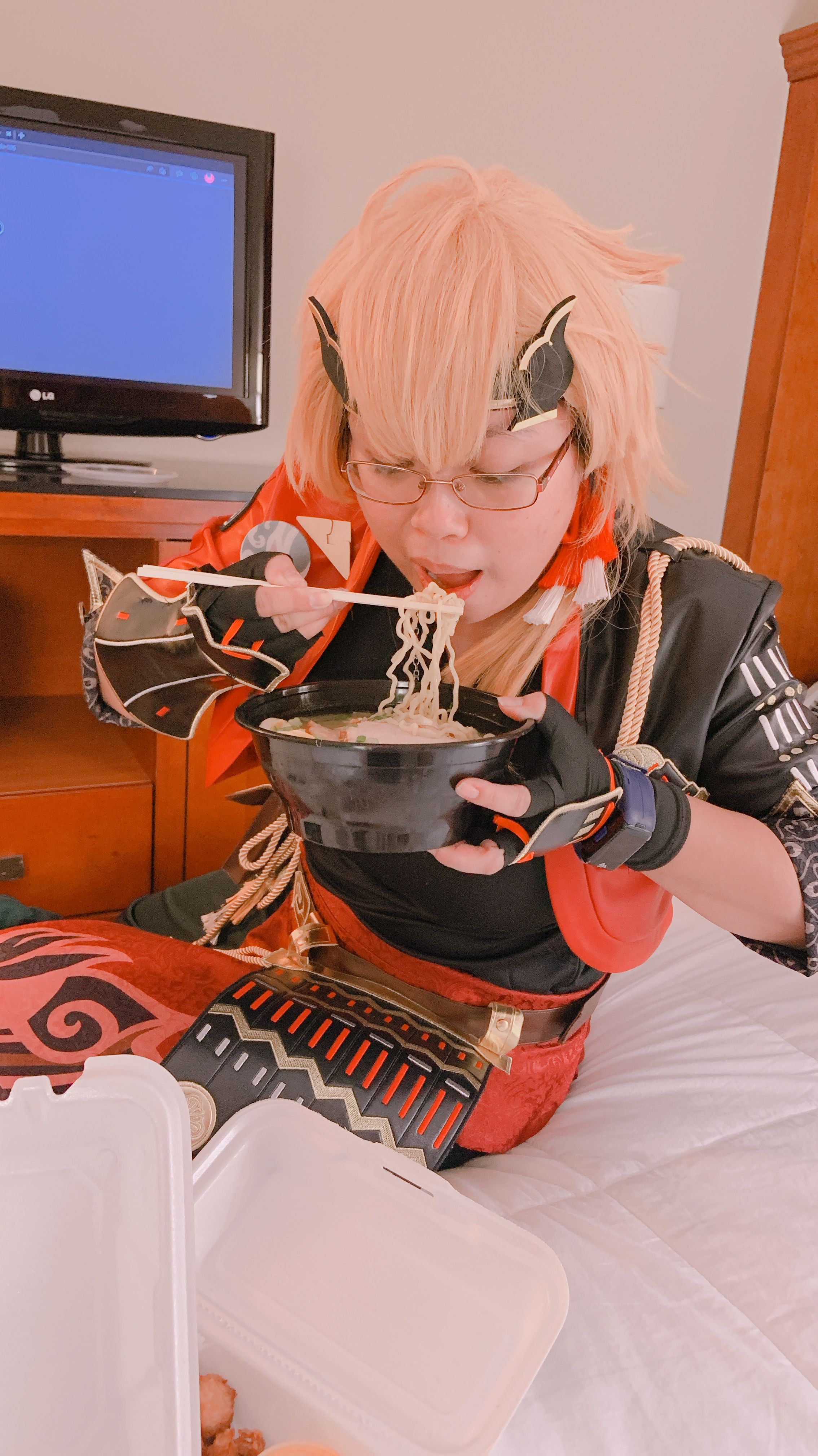 A Wild Thoma Eating Inazuman Food at NekoCon Genshin Impact | HoYoLAB