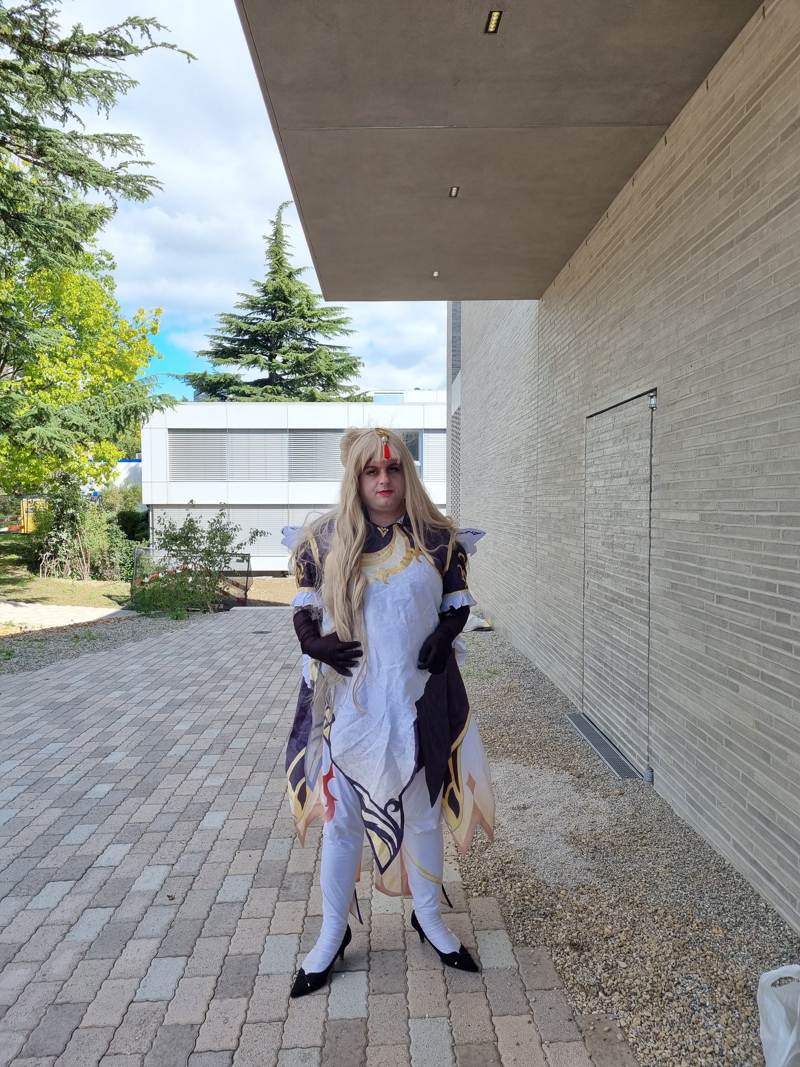 uang Genshin impact cosplay Genshin Impact | HoYoLAB