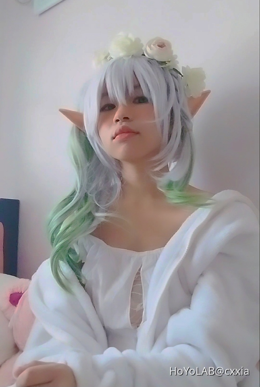 Flower Crown Nahida (self photoshoot) Genshin Impact | HoYoLAB