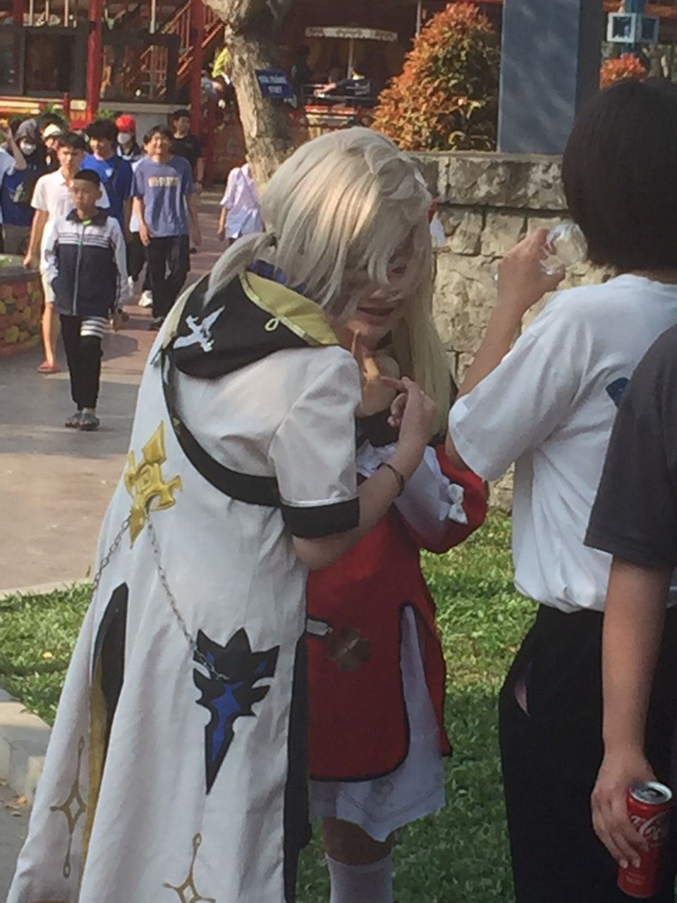 I was see them last afternoon in Sunworld, but i don't know they name ...