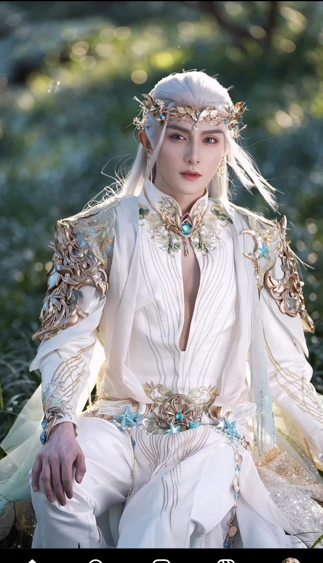 Wait who is it ?!.. Doesn't he looks like Male Nahida !! Genshin Impact ...