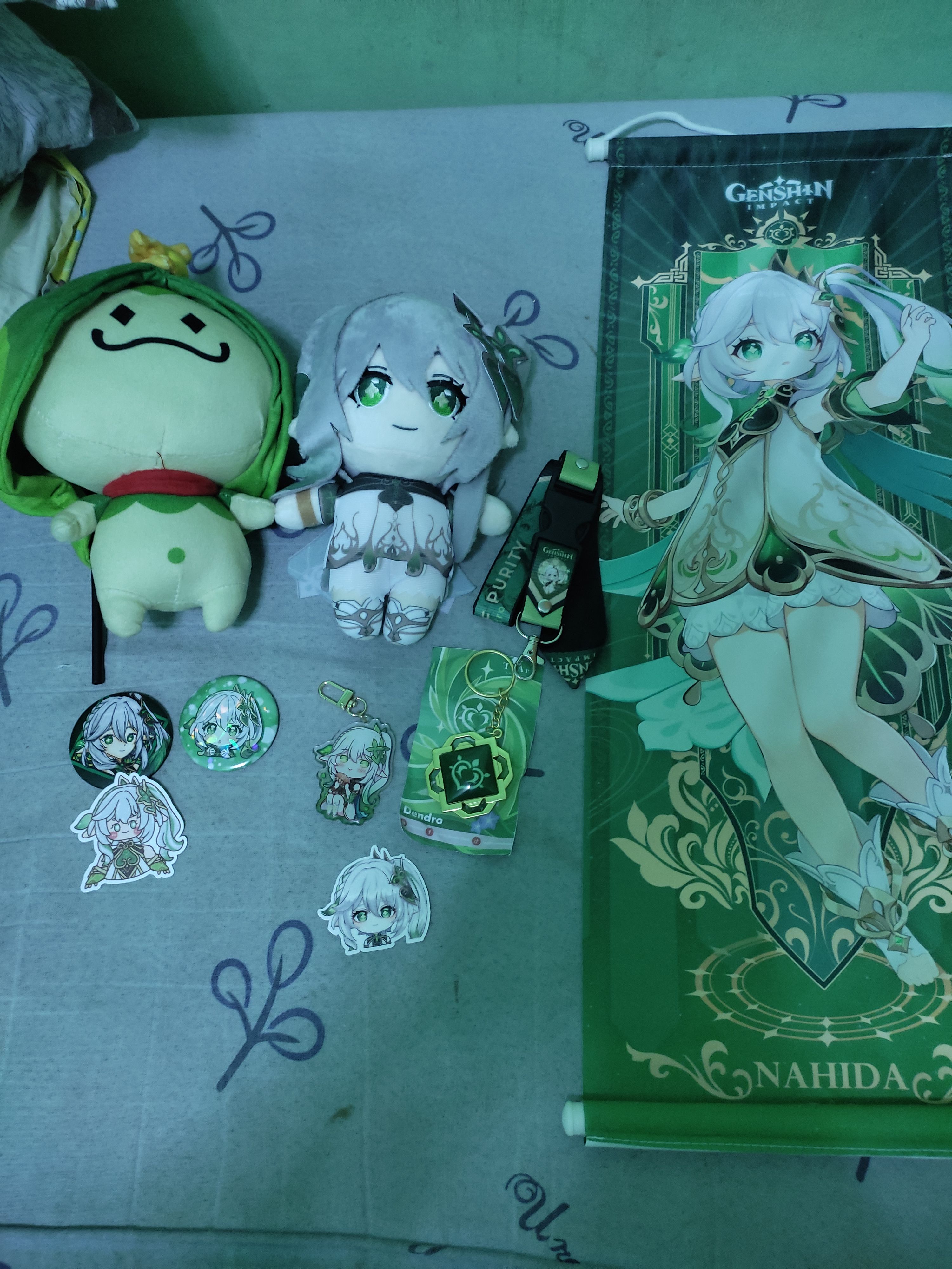 I went into a cosplay Con yesterday and got myself a lot of Nahida ...