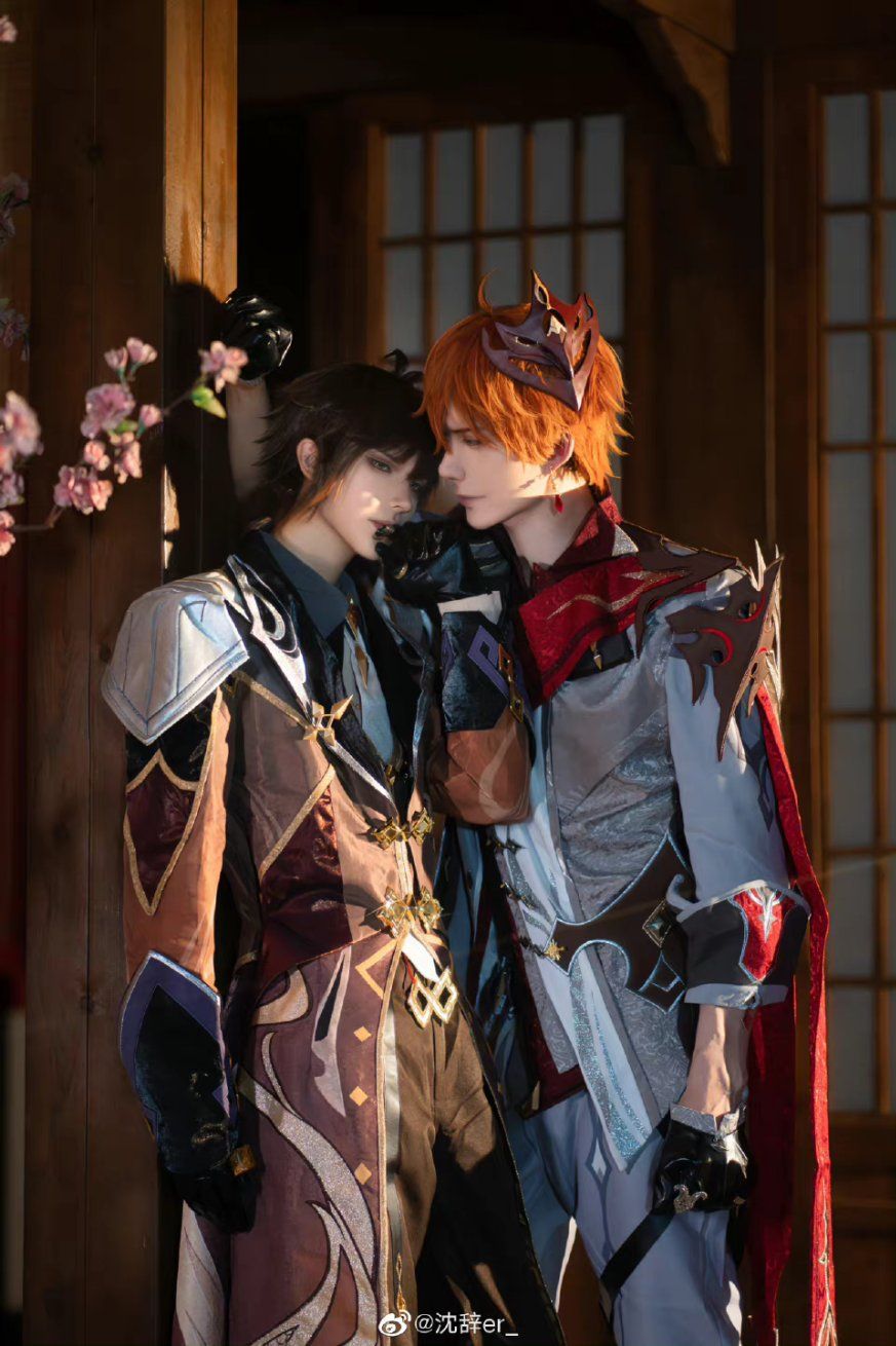 Childe & Zhongli cosplay 🤎 Genshin Impact | HoYoLAB