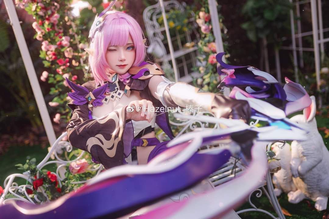 Cosplay Miss pink elysia 🥰 use my invite and get crystal 16703834FP💎 Honkai Impact 3rd | HoYoLAB
