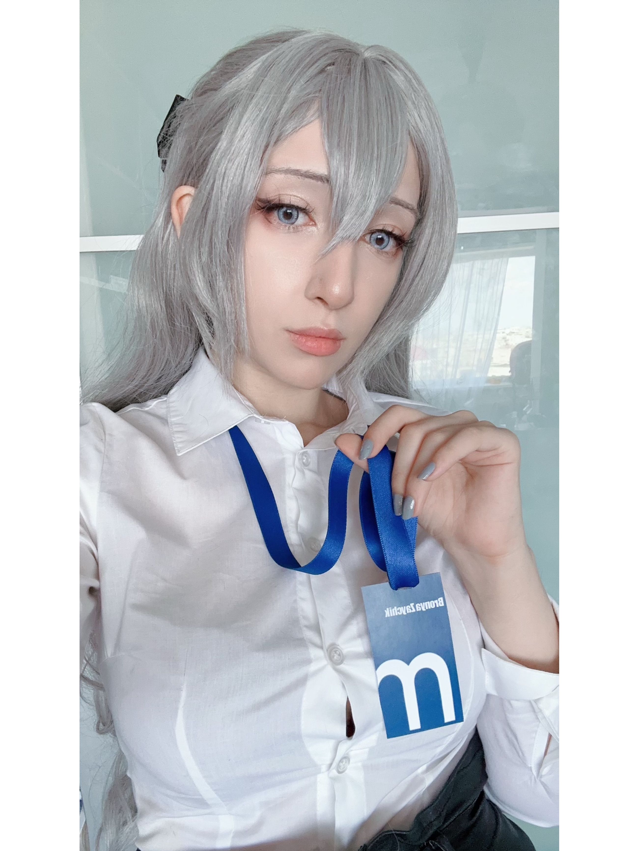 I went as Bronya to an office-themed cosplay party & met Seele 🦋 Honkai ...