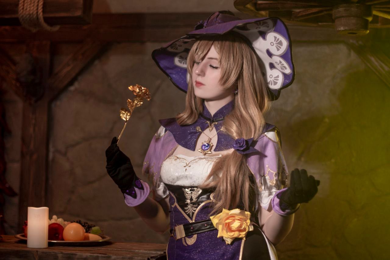 Lisa cosplay Genshin Impact | HoYoLAB