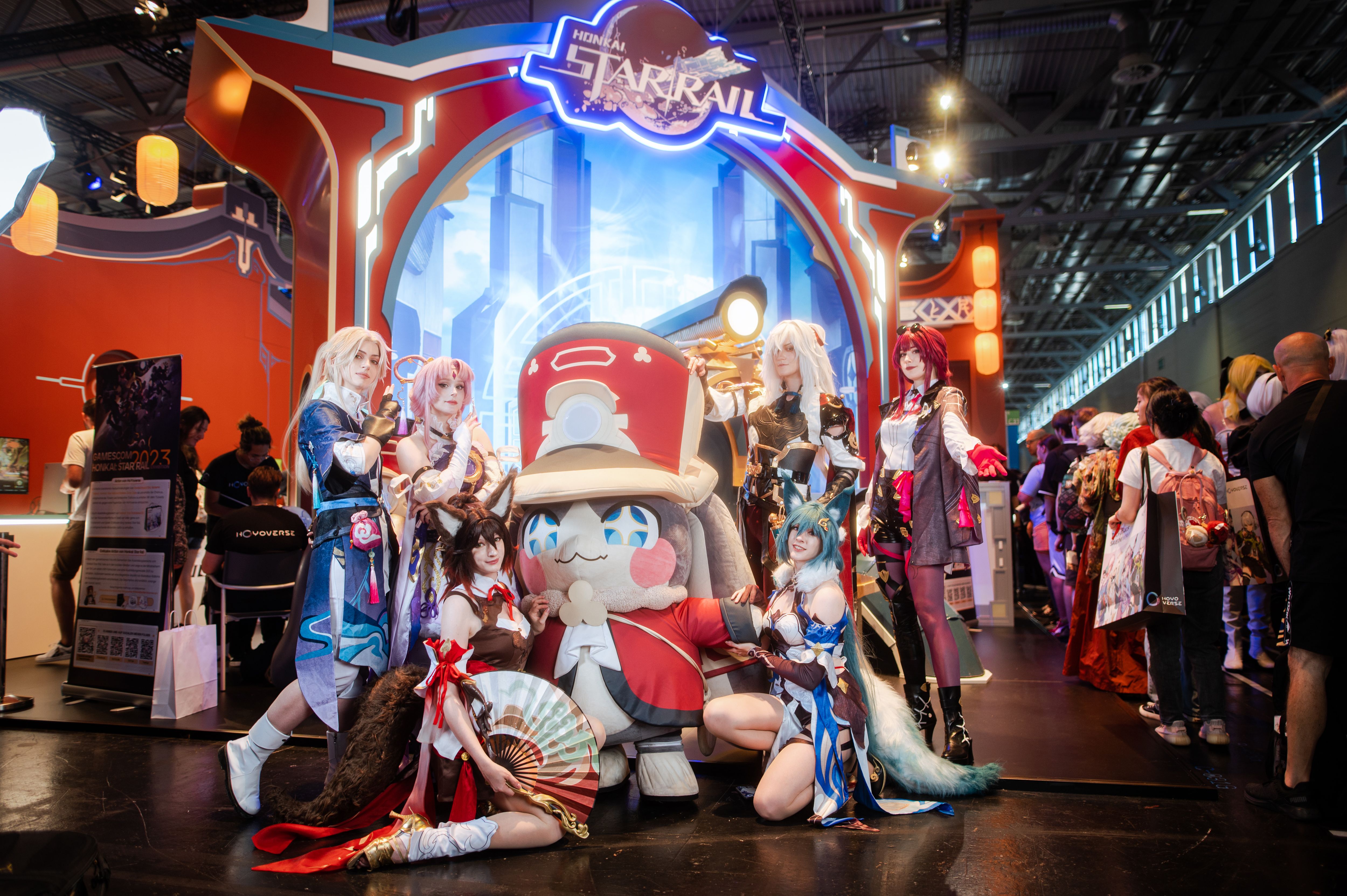 Say hello with Gamescom HSR cosplayers Honkai: Star Rail | HoYoLAB