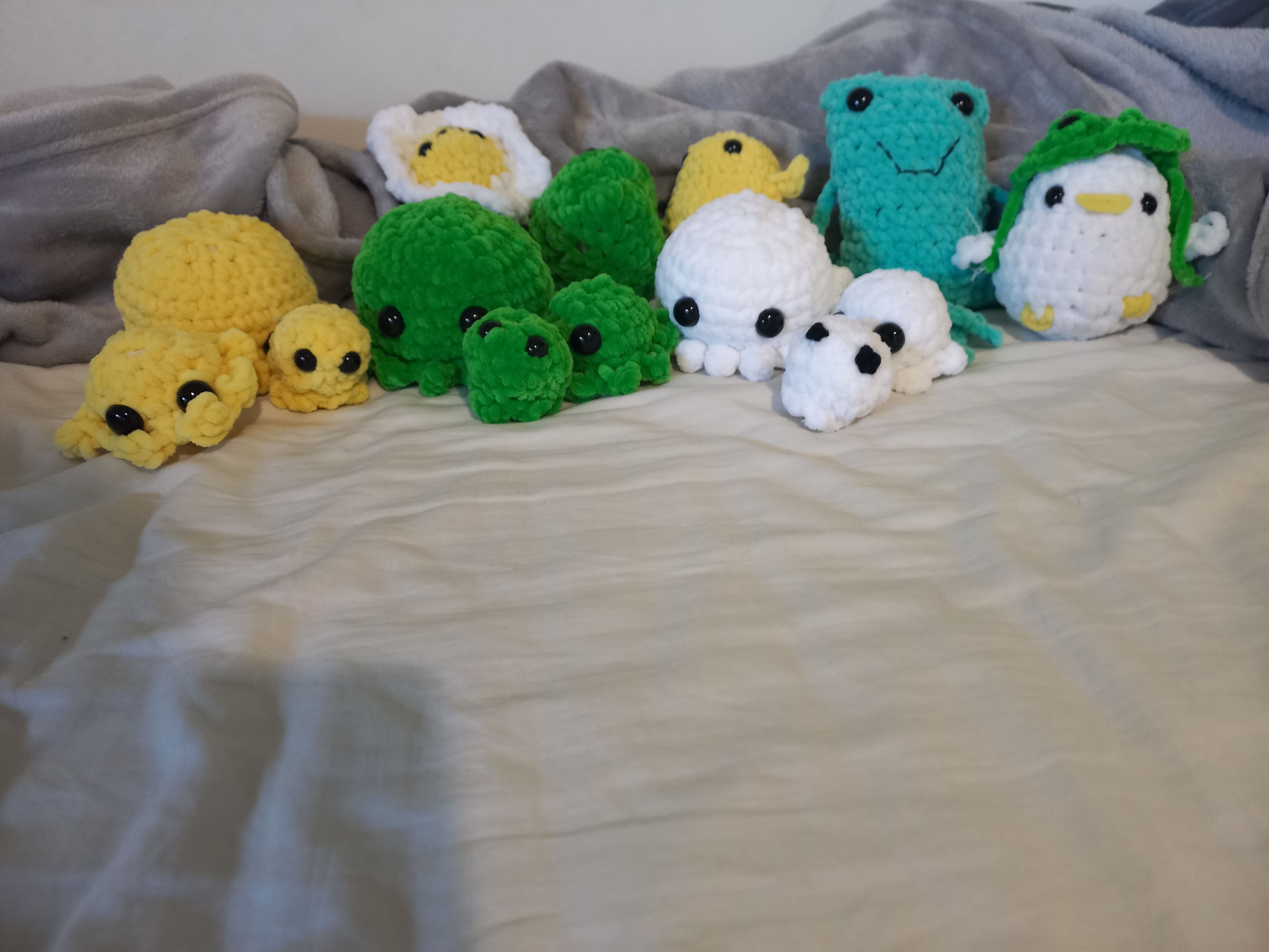 cus somebody asked here's what I've crocheted so far:) (sorry bout the ...