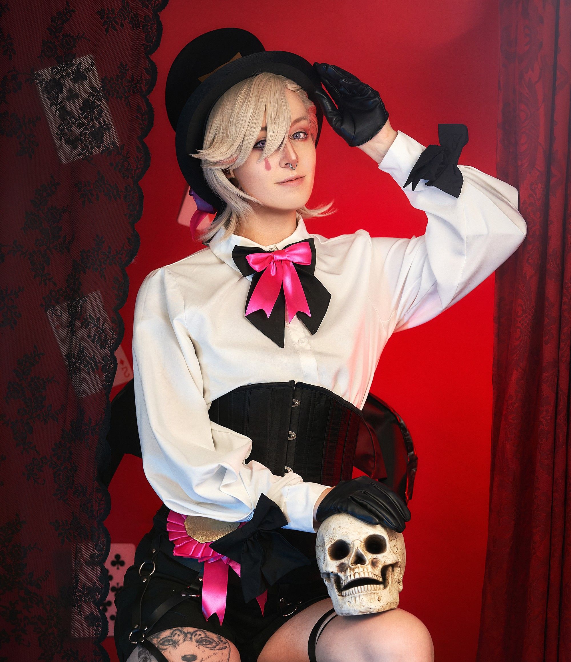 Halloween Lyney cosplay pics 👀💀 Genshin Impact | HoYoLAB