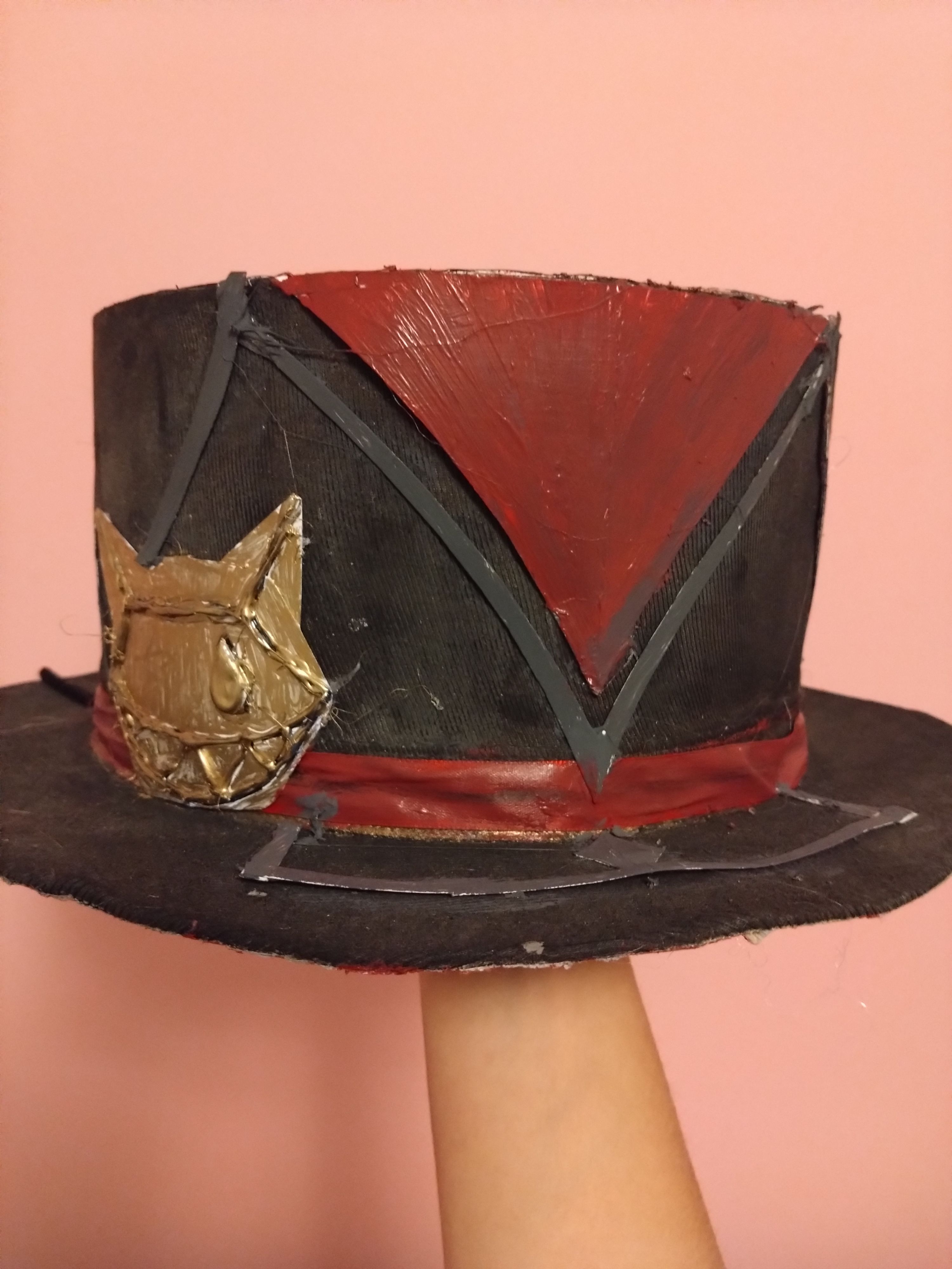 made lyney's hat and the weird shouilder thing. Genshin Impact | HoYoLAB