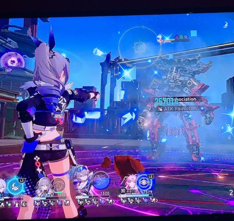 Since when did sw hit for this much with just her skill😰 Honkai: Star ...