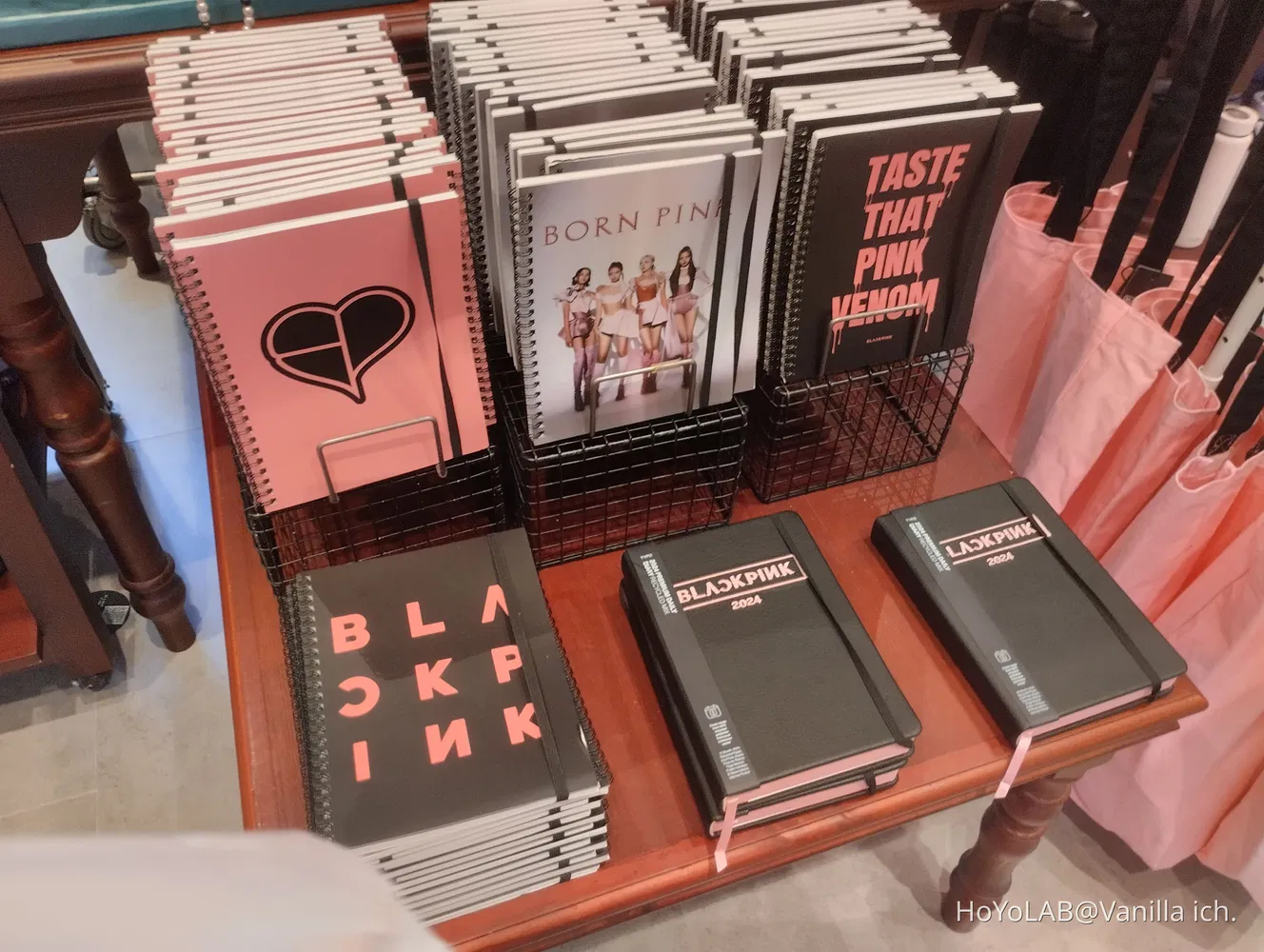Ooo Blackpink merch in typo | HoYoLAB