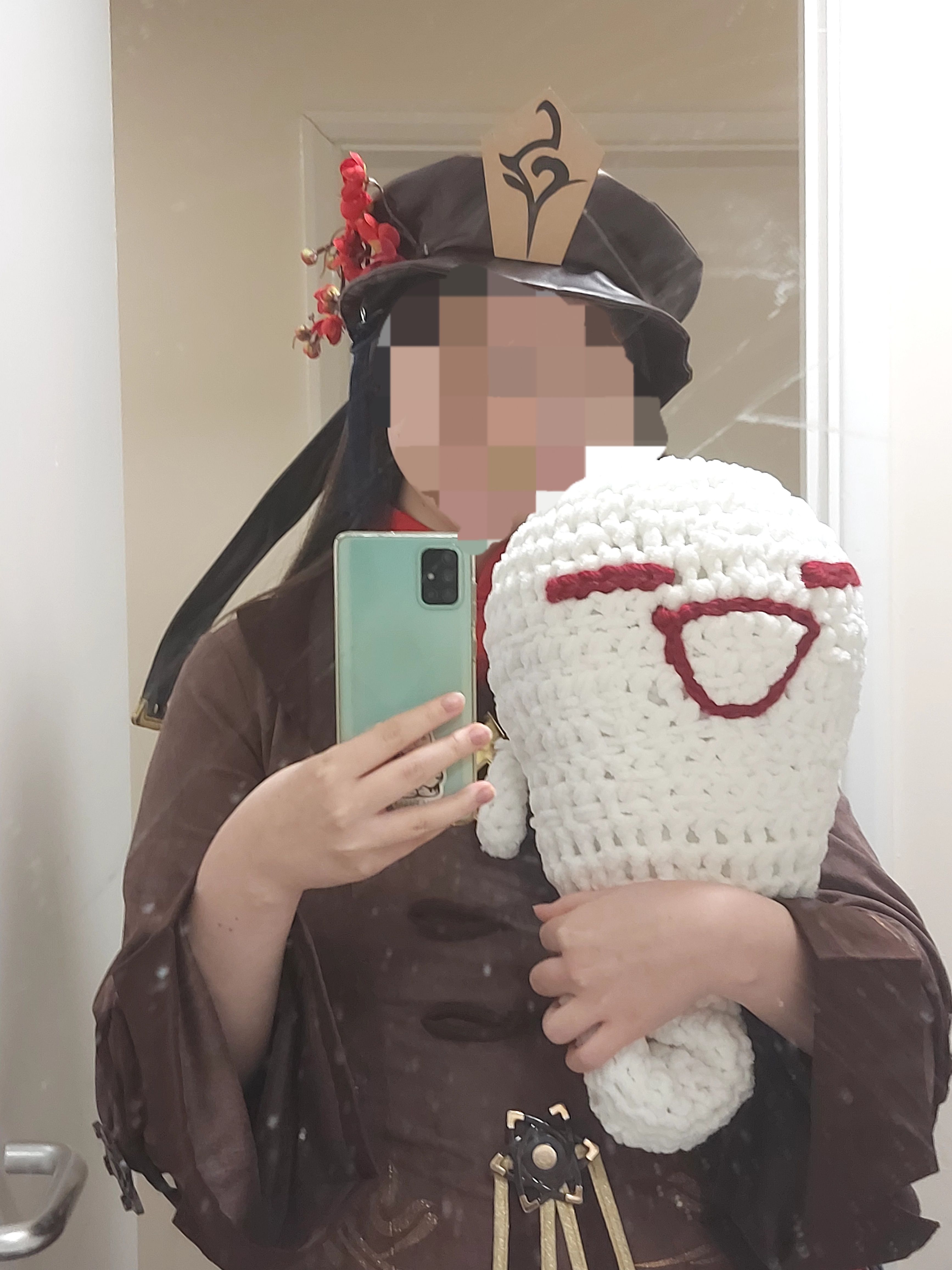 boo! 👻 (hu tao cosplay with crochet boo tao (〃´𓎟`〃)) Genshin Impact ...