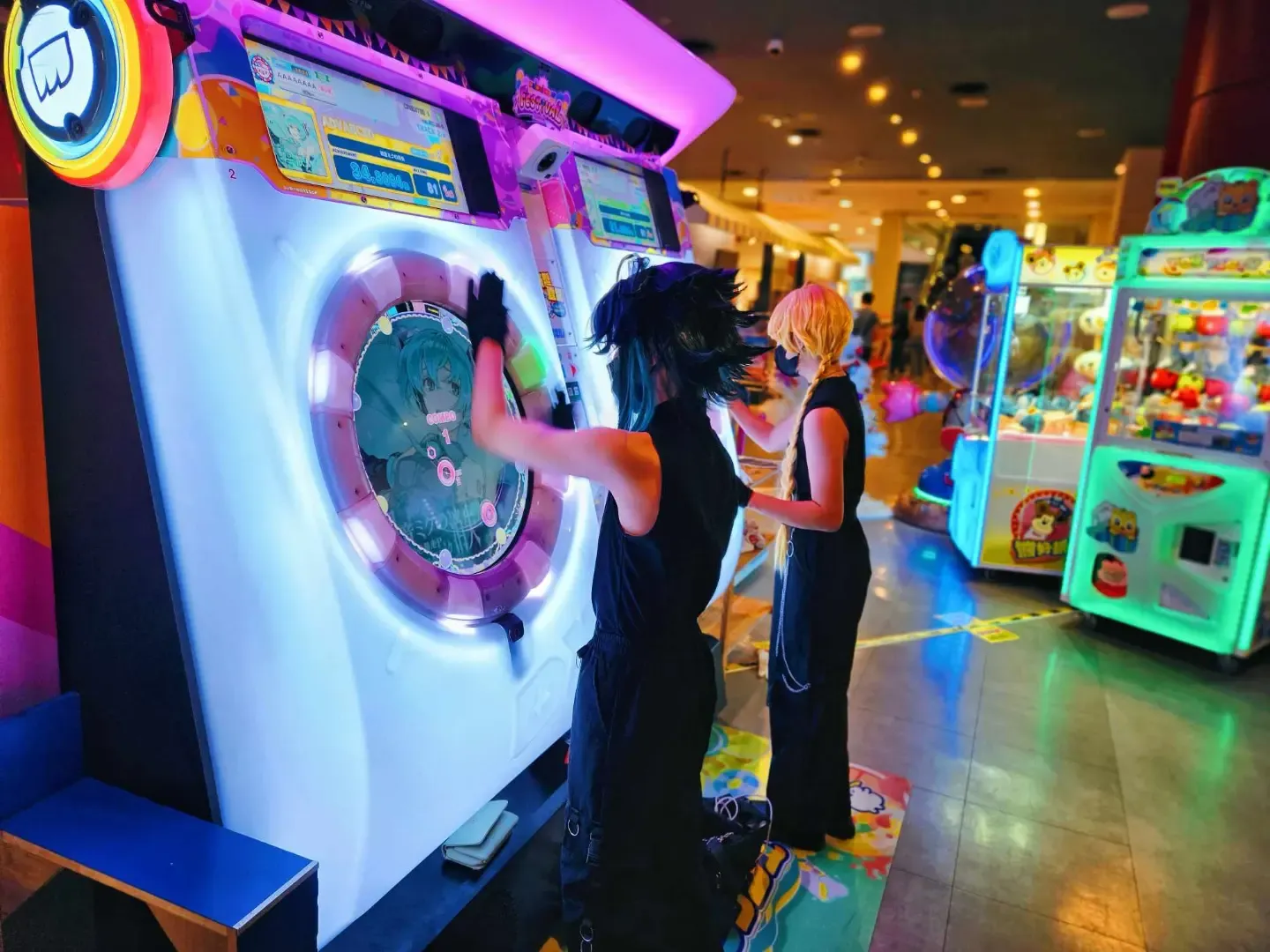 空魈玩遊戲機的畫面 Genshin Impact | HoYoLAB