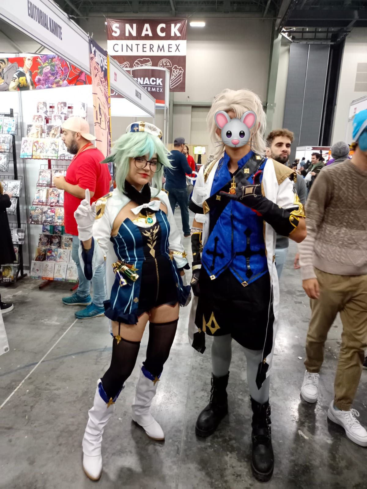 Yo feli por tomarme una foto con una cosplayer de sacarosa ️‍🩹🛐 Genshin ...