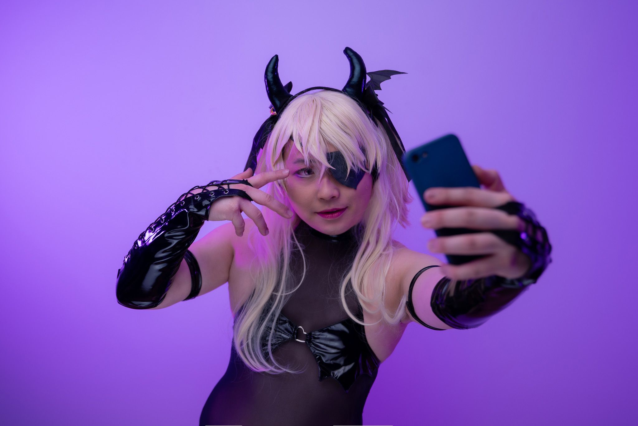Fischl the Vlogger~! 📸😈💜 Little Devil Fischl Cosplay~ Genshin Impact | HoYoLAB