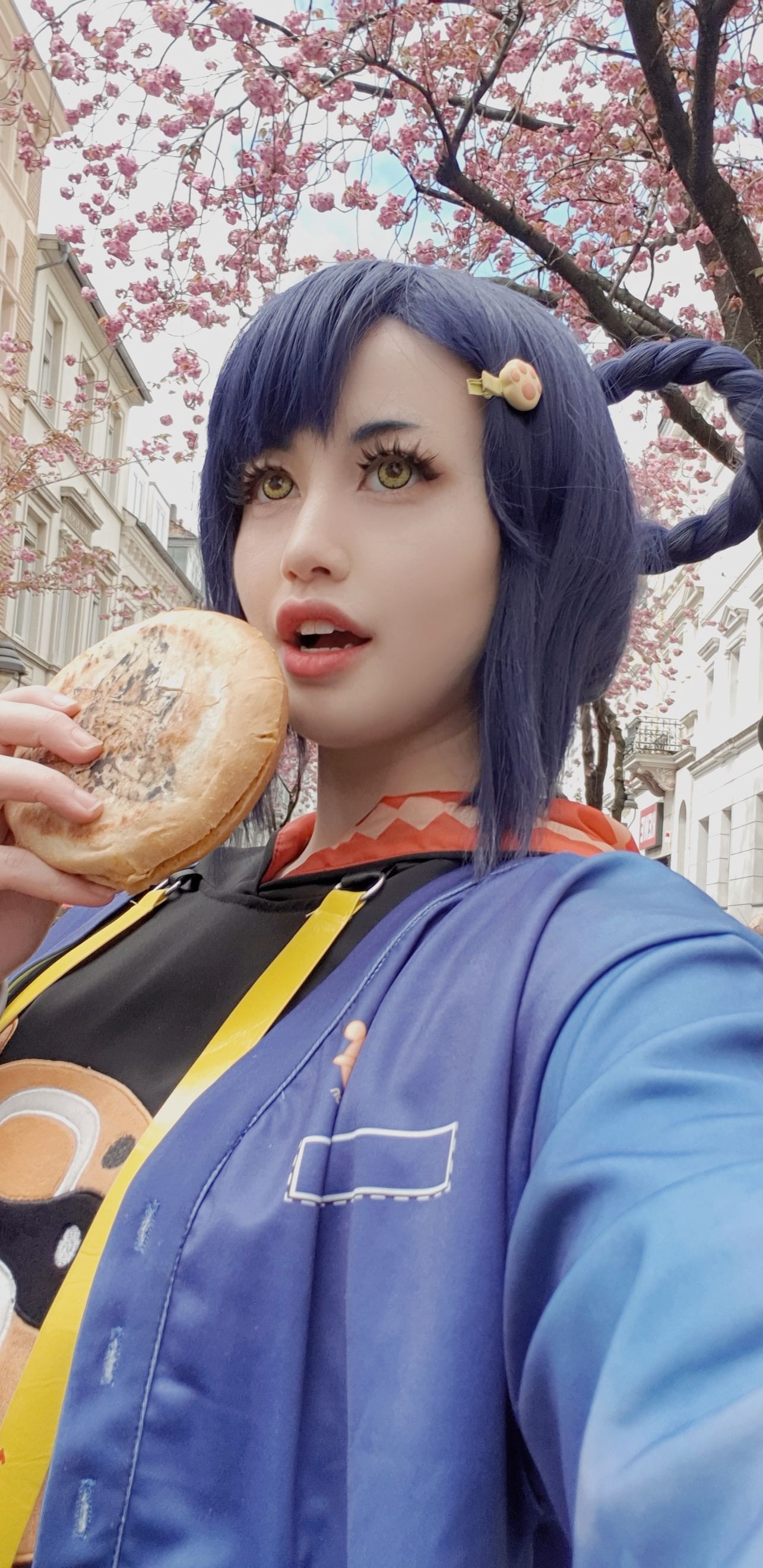 Xiangling eating Mora Meat Genshin Impact | HoYoLAB