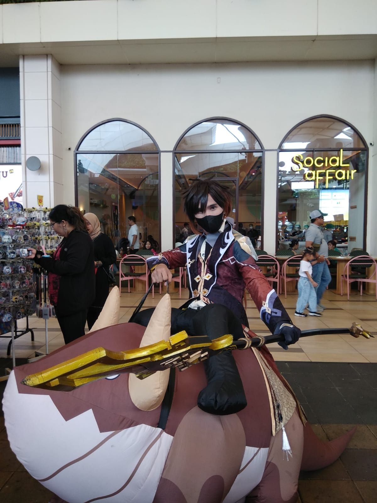 Zhongli Cosplayer Riding With His Wonderful Pet Azdaha. Genshin Impact ...