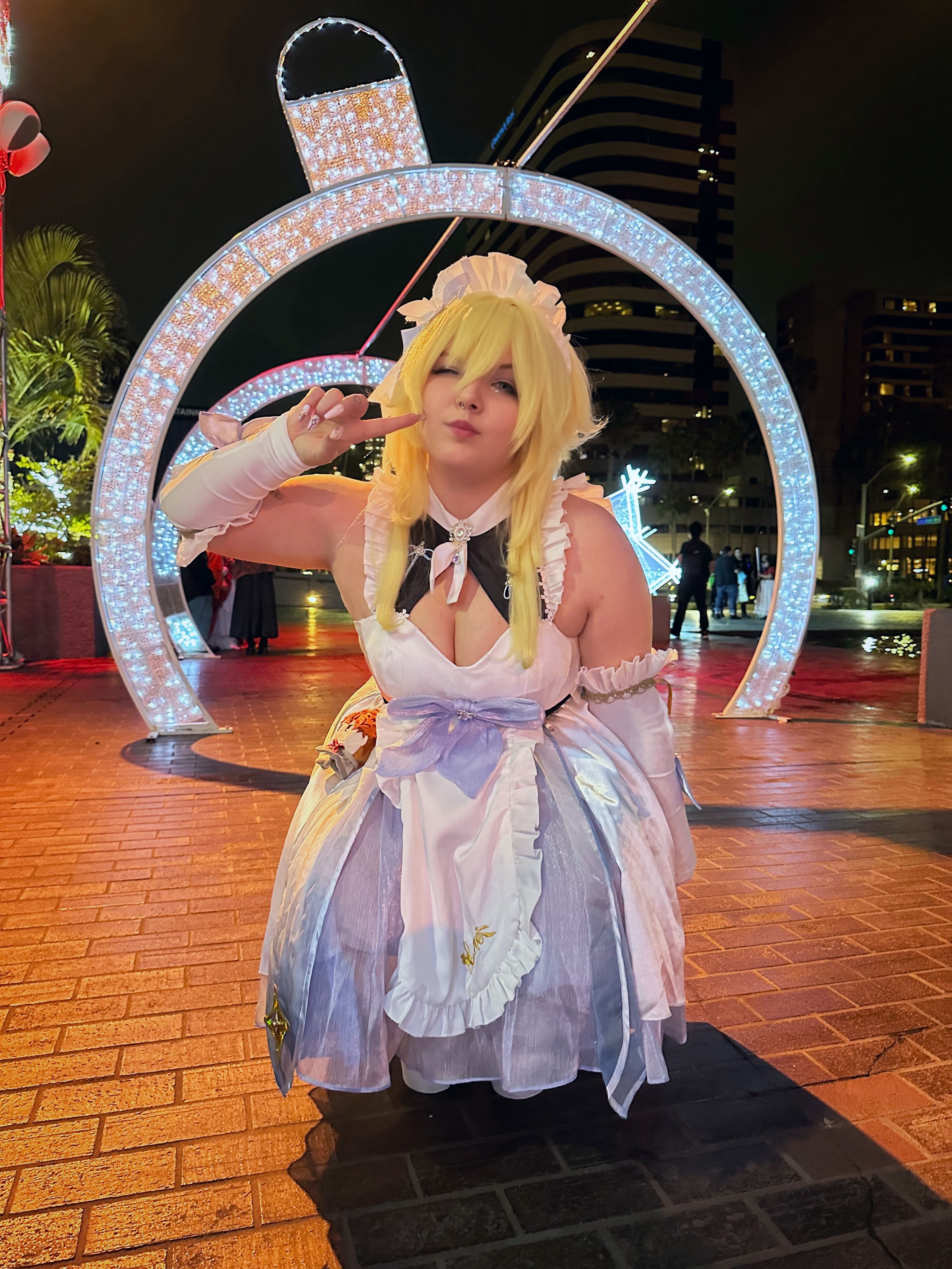 Cutie Maid Lumine Cosplay 💫 Genshin Impact | HoYoLAB