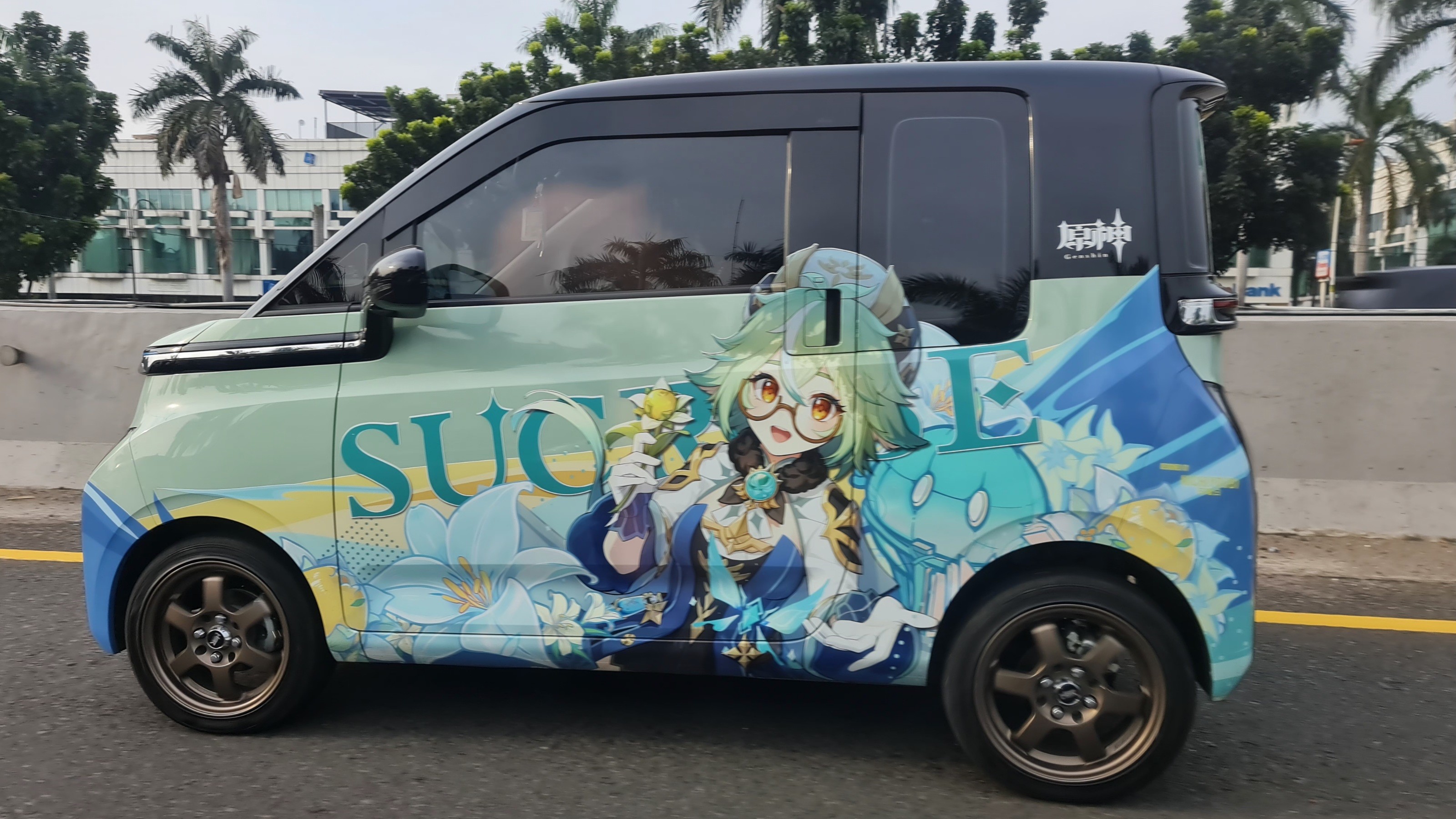 Once a month I will encounter this Sucrose-mobile on my commute to work ...