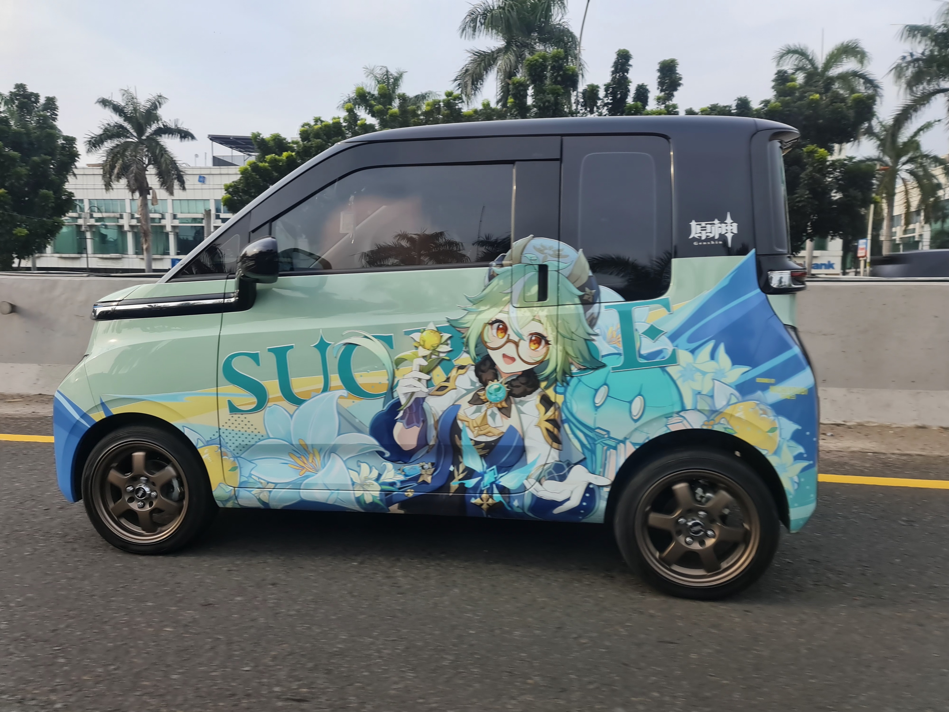 Once a month I will encounter this Sucrose-mobile on my commute to work ...