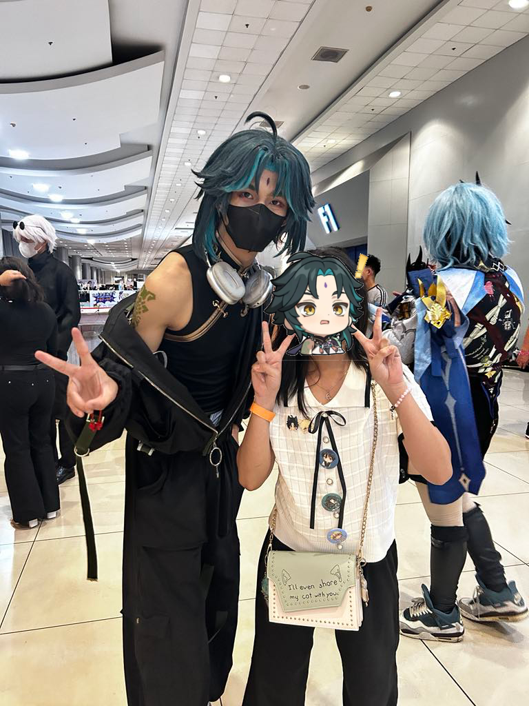 I met modern Xiao yesterday at the cosplay convention 🌰🍮💚🩵 Genshin ...