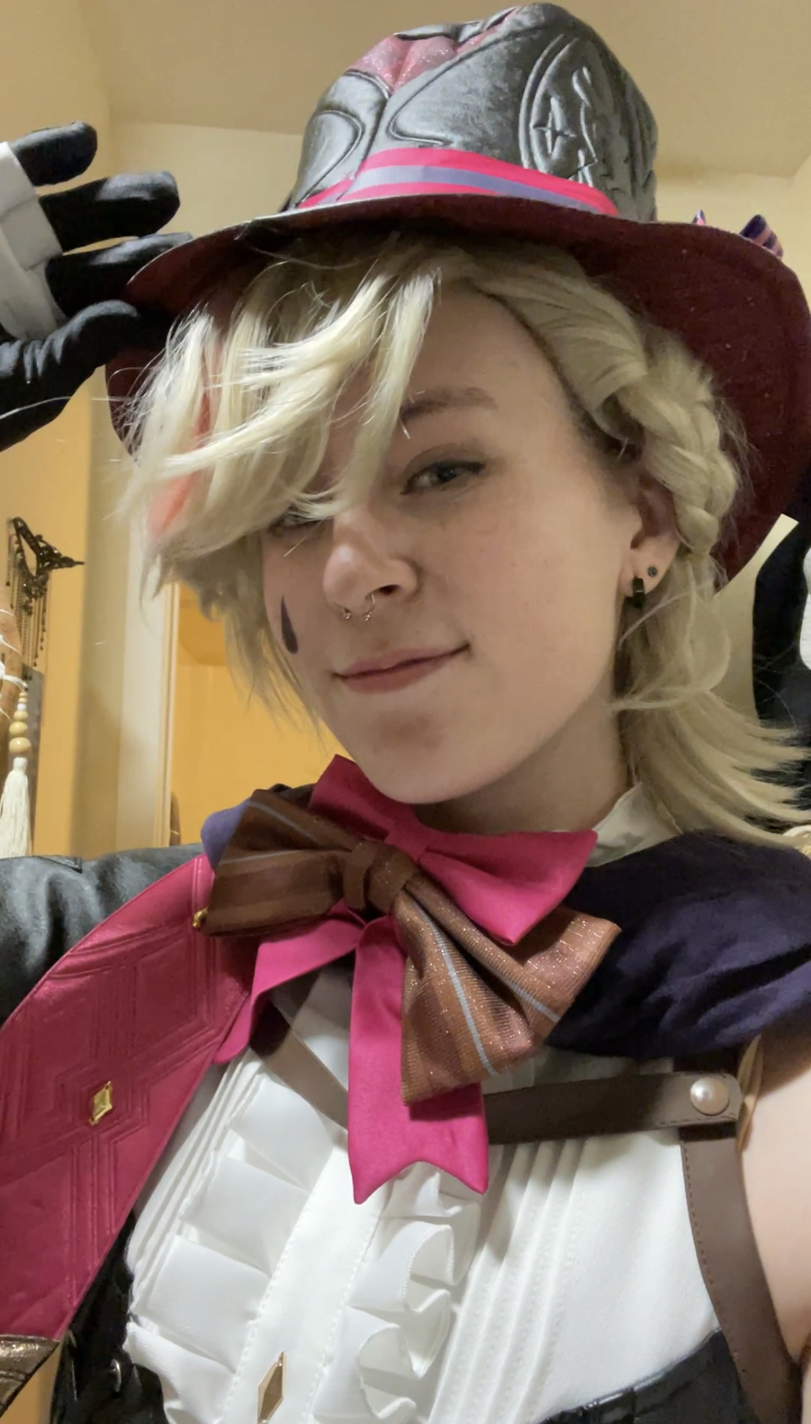 Lyney Cosplay Complete! Genshin Impact | HoYoLAB