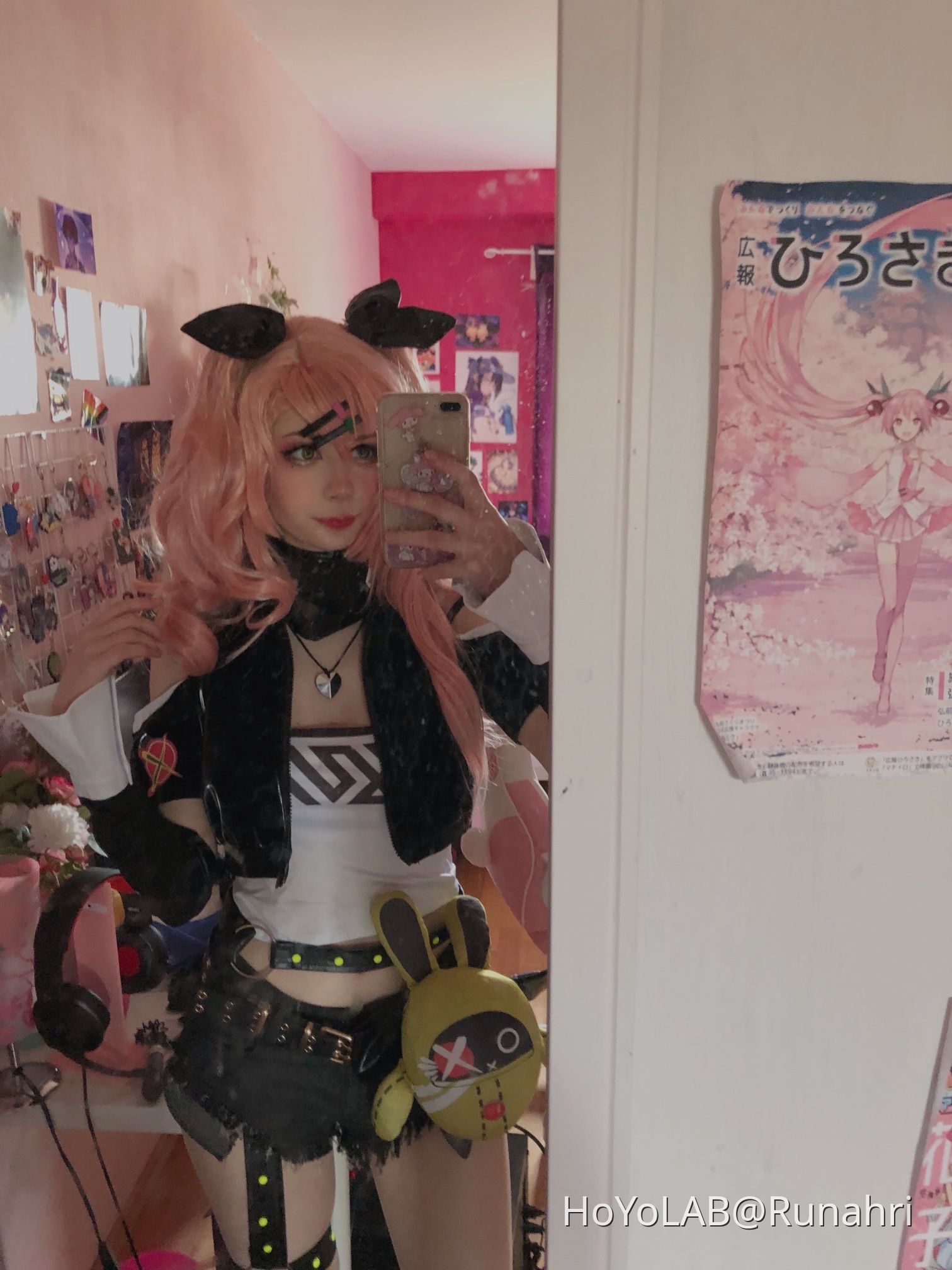 Nicole cosplay! IG & X: runahri Zenless Zone Zero | HoYoLAB