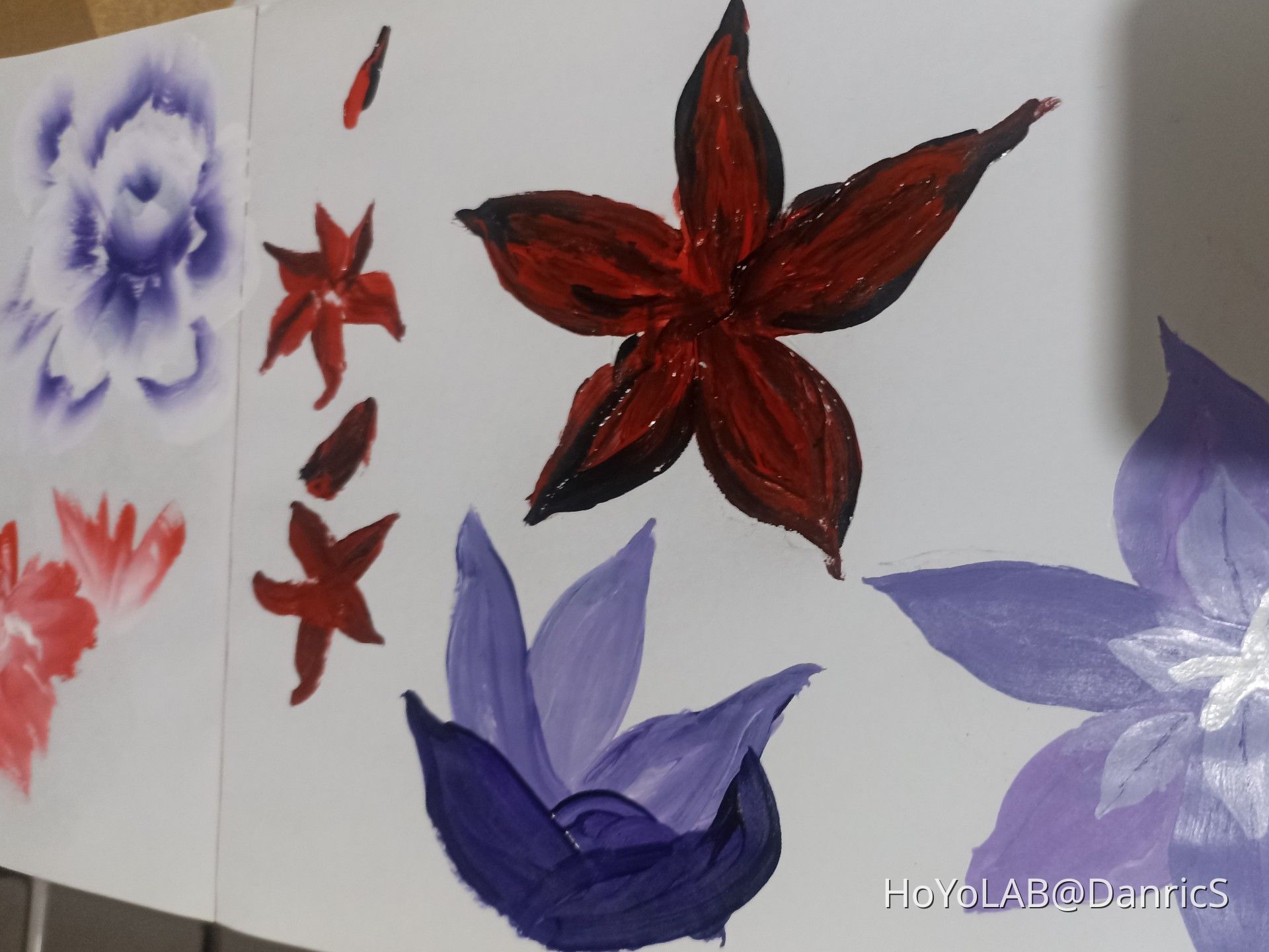 tried practicing acheron and herta flower with my leftover acrylics ...