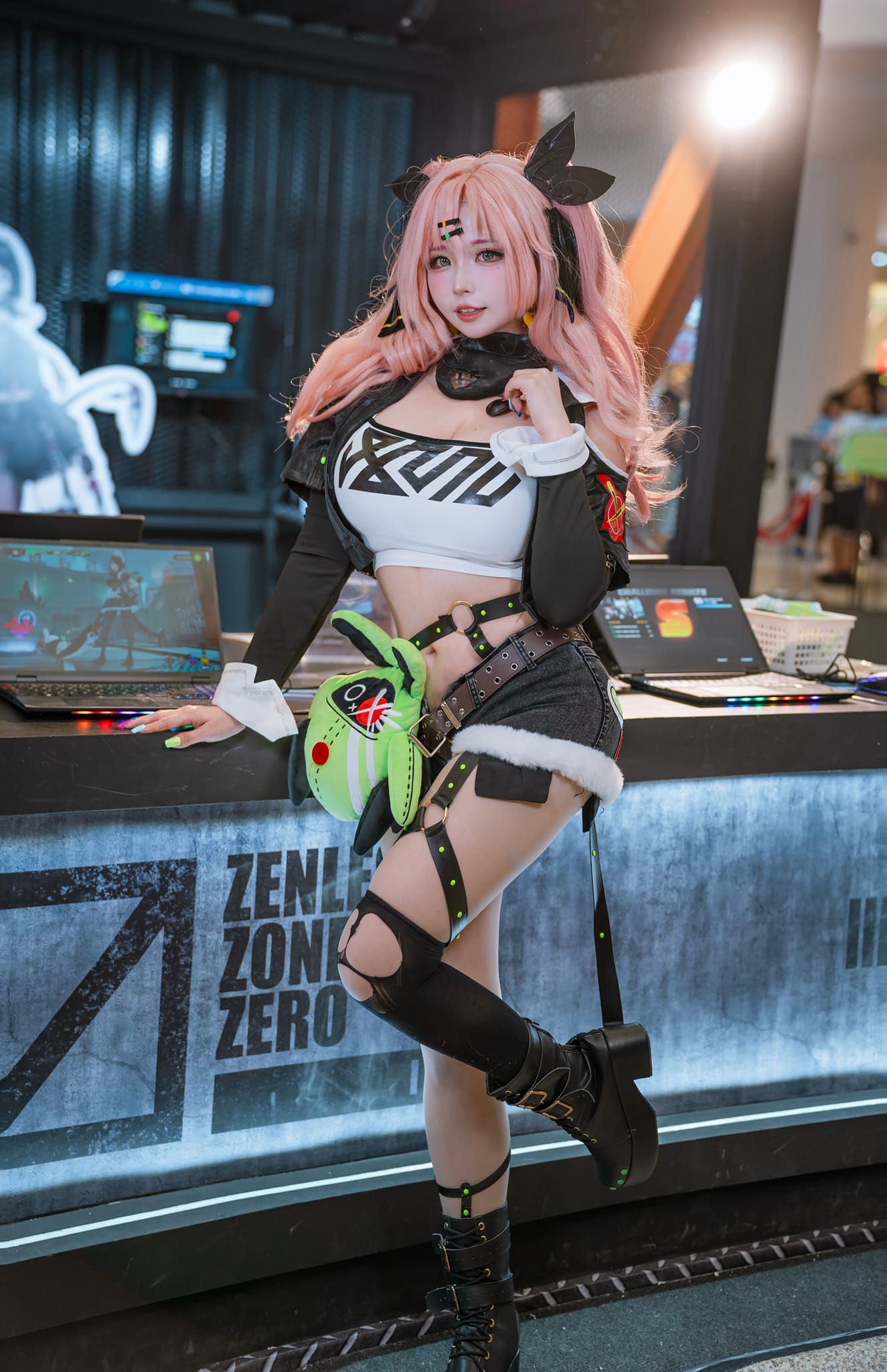 Nicole Demara at Hoyofest 2024 🇲🇾 ZZZ Booth (Coser : Baobao 🇭🇰 ) Zenless Zone Zero | HoYoLAB