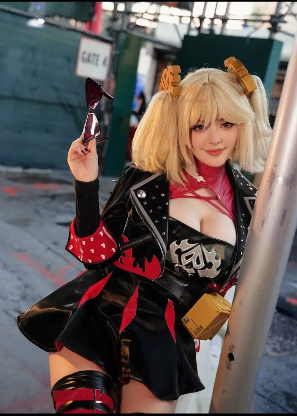 Burnice Cosplay [Cosplayer: Onisuna] Zenless Zone Zero | HoYoLAB