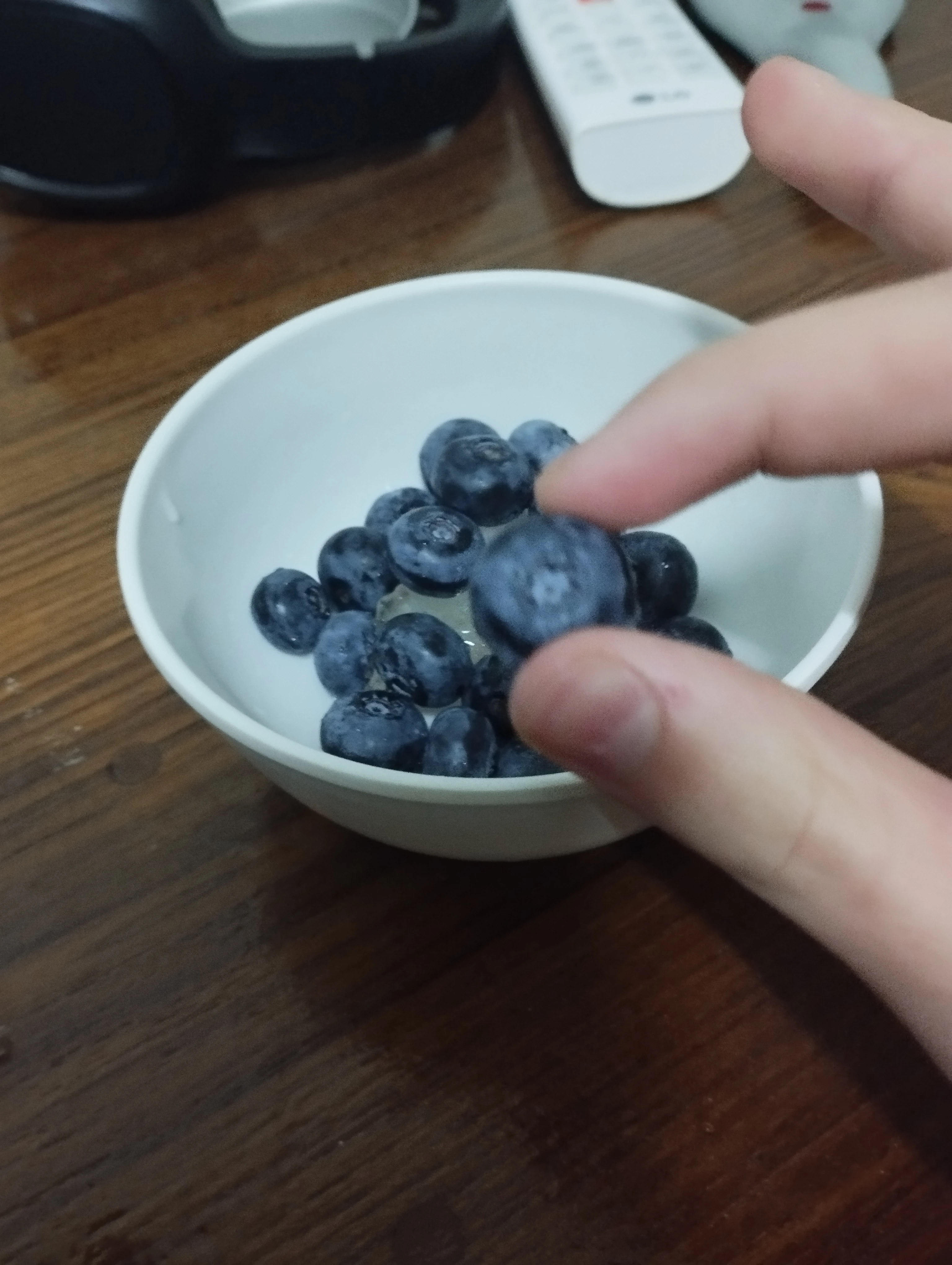 eating blueberries bc im getting firefly tomorrow when her banner drops ...