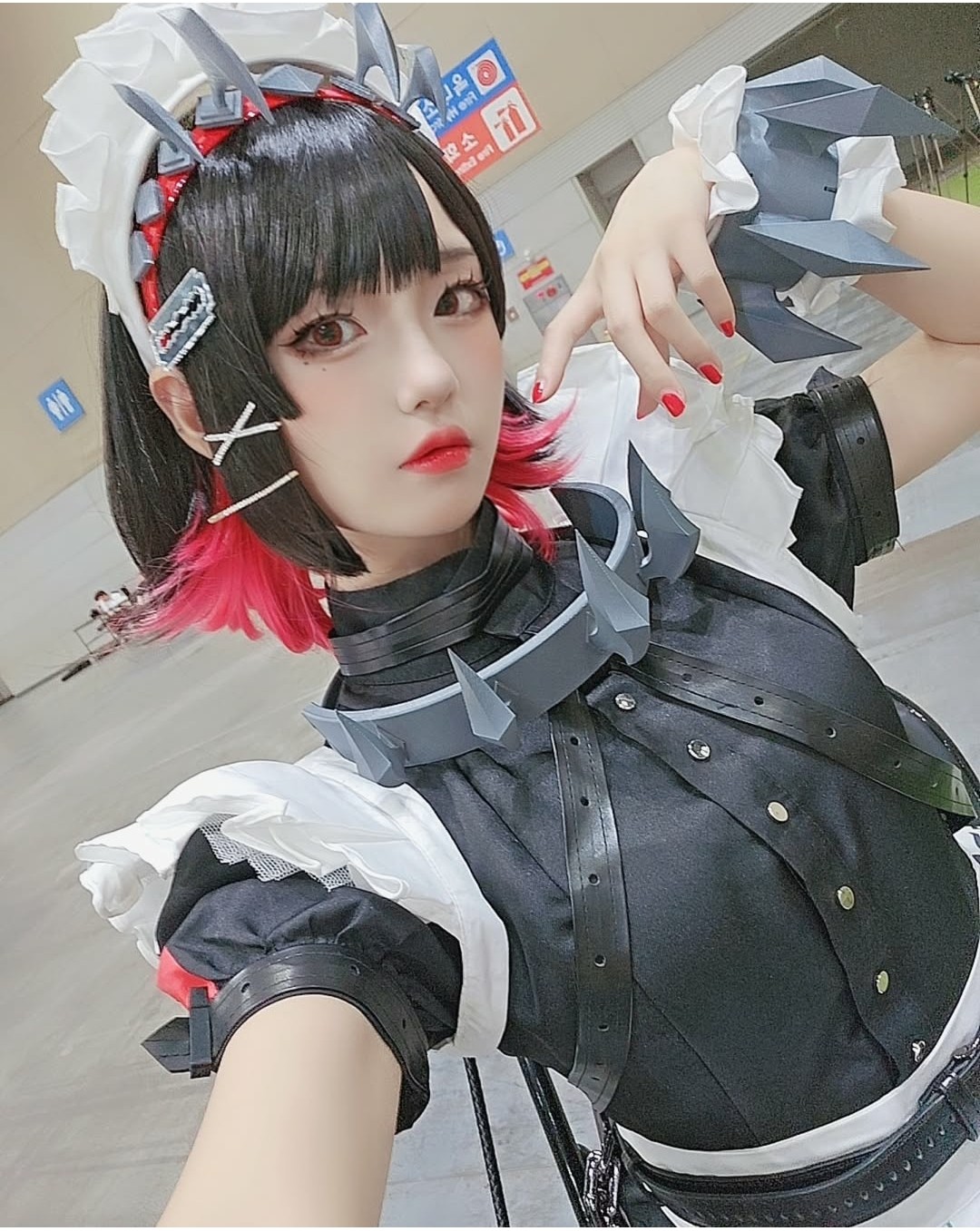 Ellen / Nicole Cosplay [Cosplayer: Ha Bom] Zenless Zone Zero | HoYoLAB