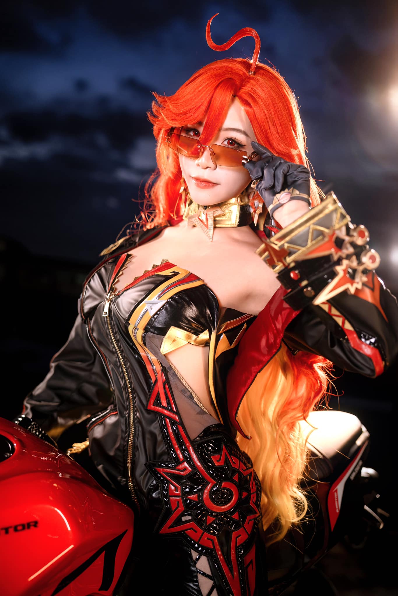 Pretty Mavuika with cool bike (Coser : Carol 🇲🇾 ) Genshin Impact | HoYoLAB