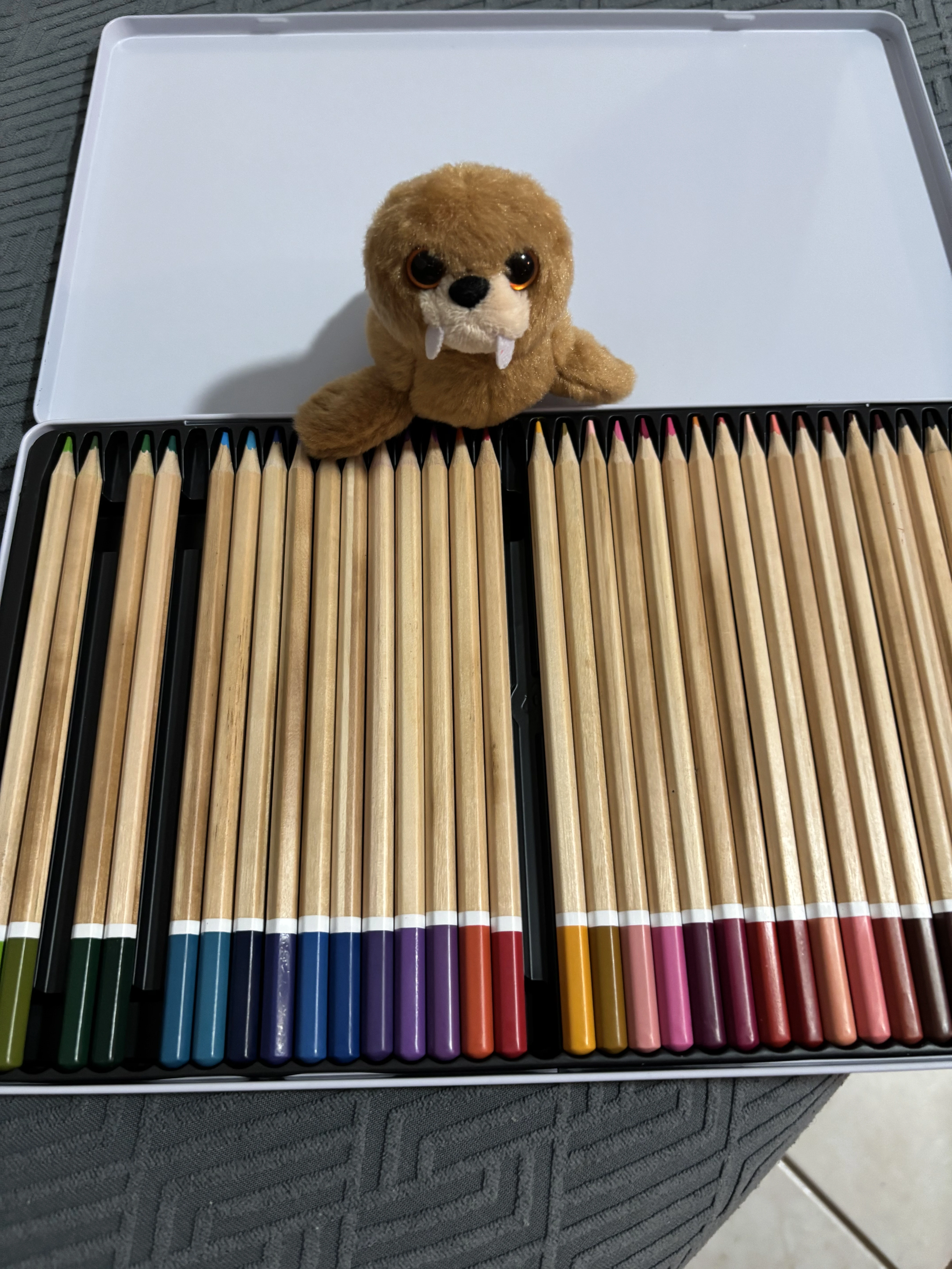 Russ chooses his favorite colors😱 | HoYoLAB