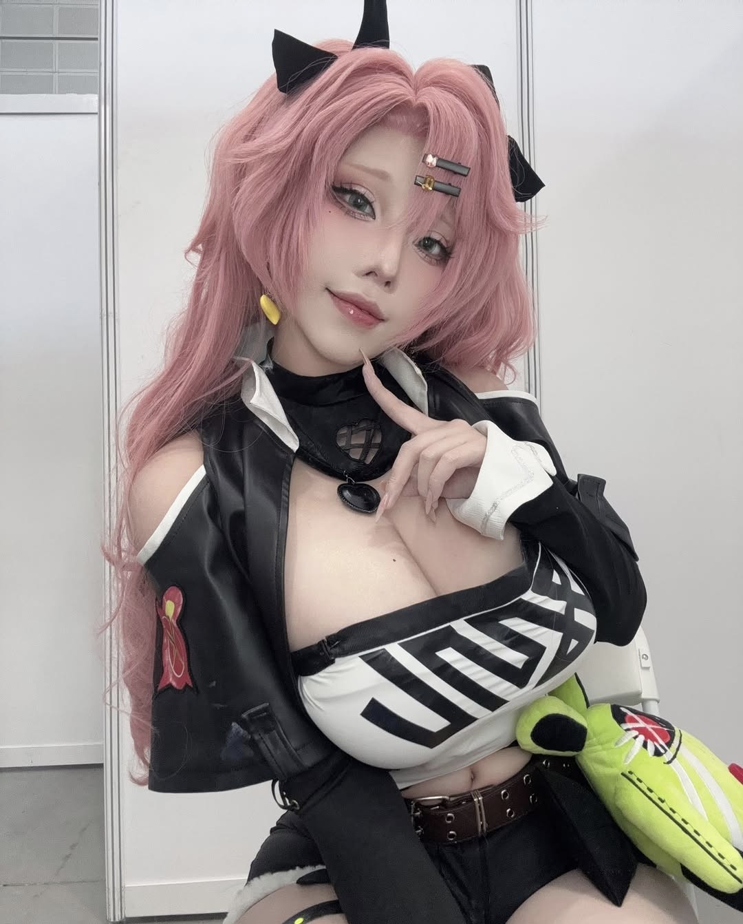 Nicole Cosplay [Cosplayer: Tako Mayuyi] Zenless Zone Zero | HoYoLAB