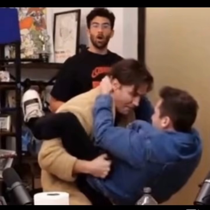 APAGUEI O OUTRO PQ BUGOU!! Explicando dnv que vou ficar sem postar por ...