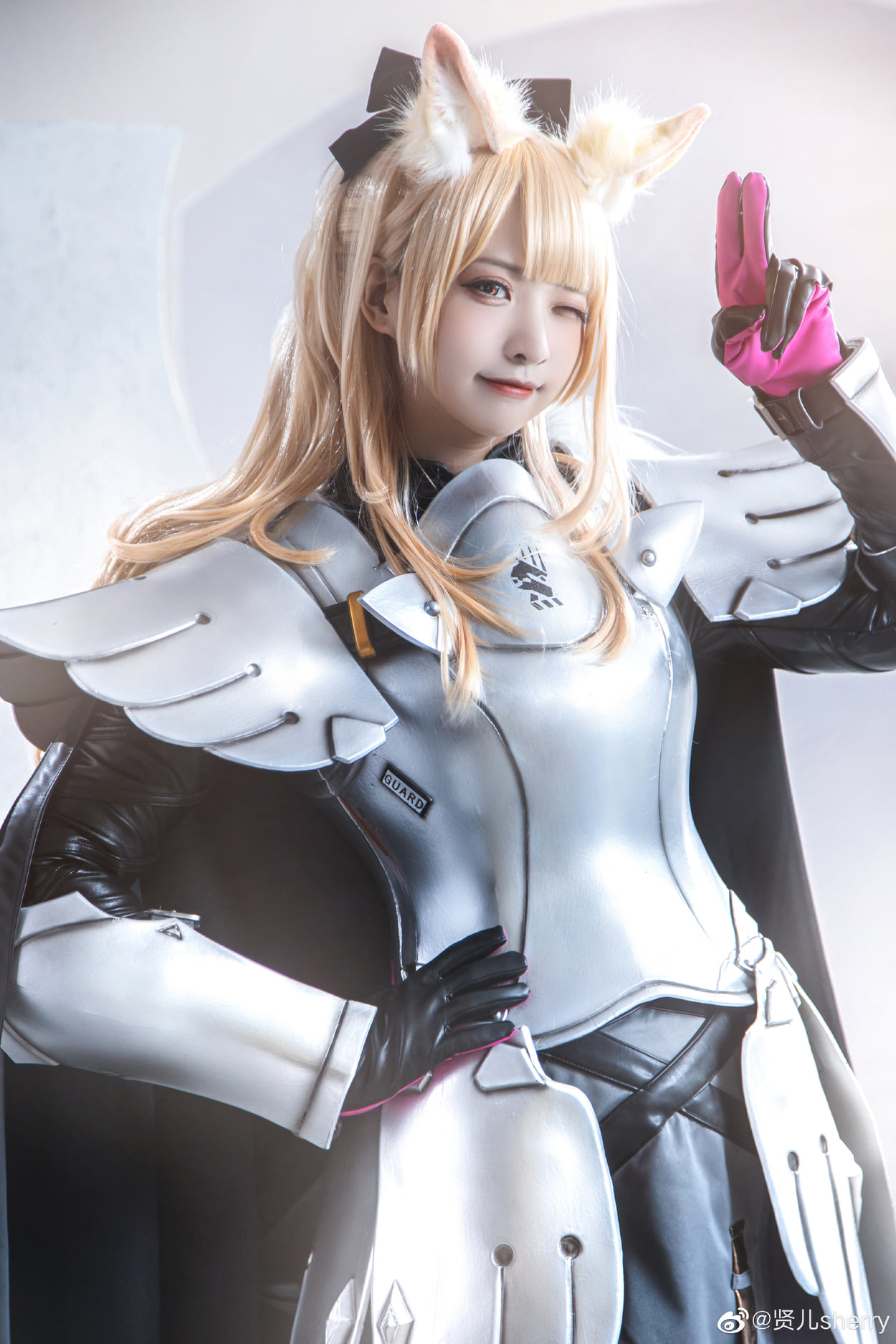 Is not a hoyo cos but shes damn pretty and the shots and her props looks amazing! Blemishine ...