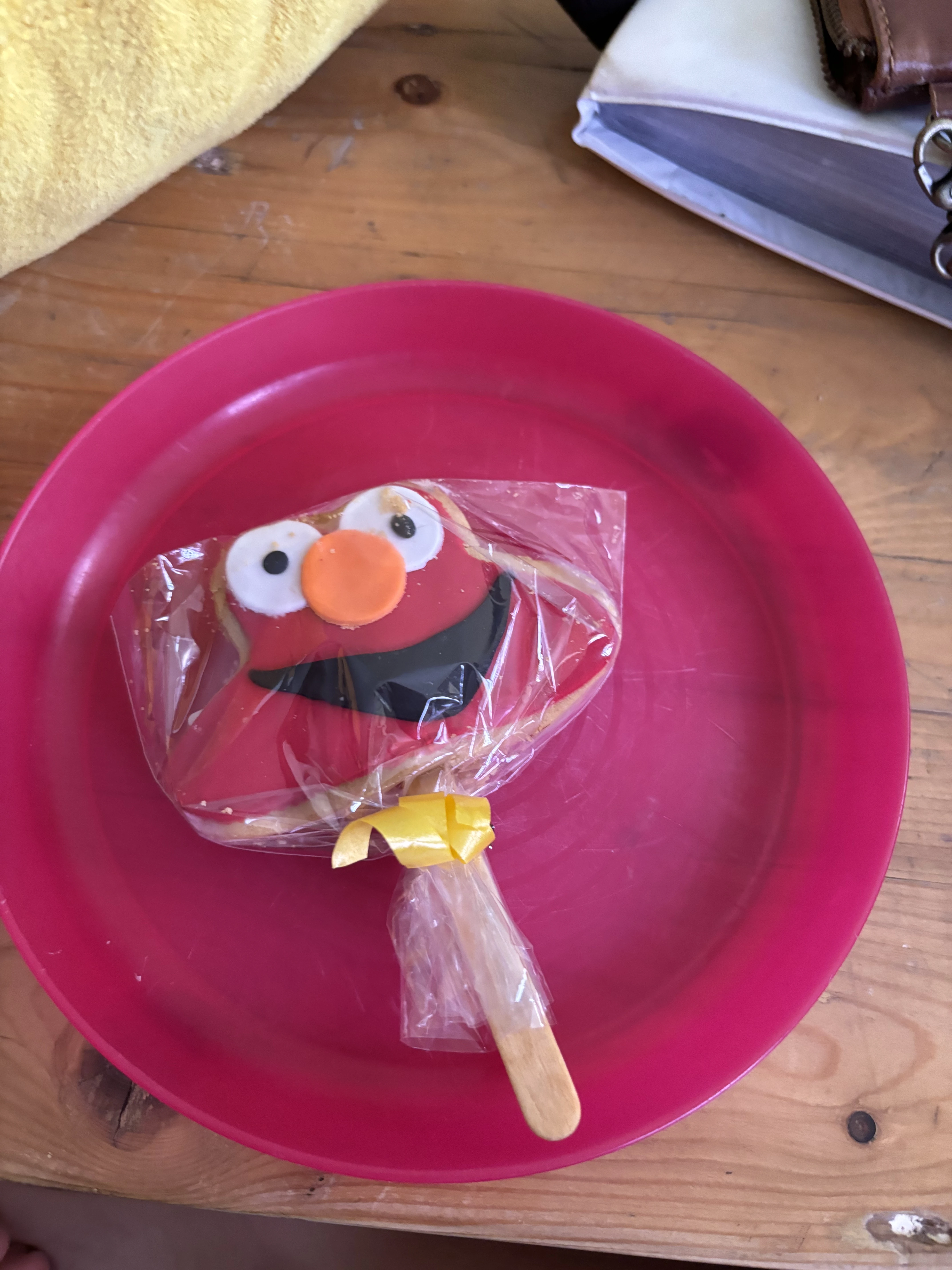 Watch me eat a CURSED elmo head cookie | HoYoLAB
