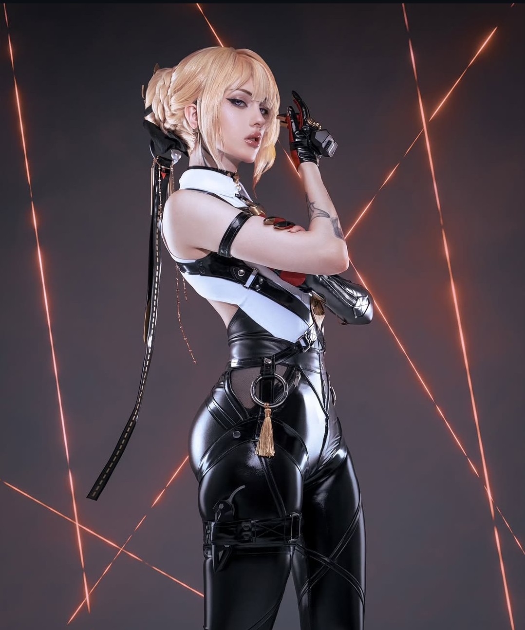 Evelyn Cosplay [Cosplayer: Xenon] Zenless Zone Zero | HoYoLAB